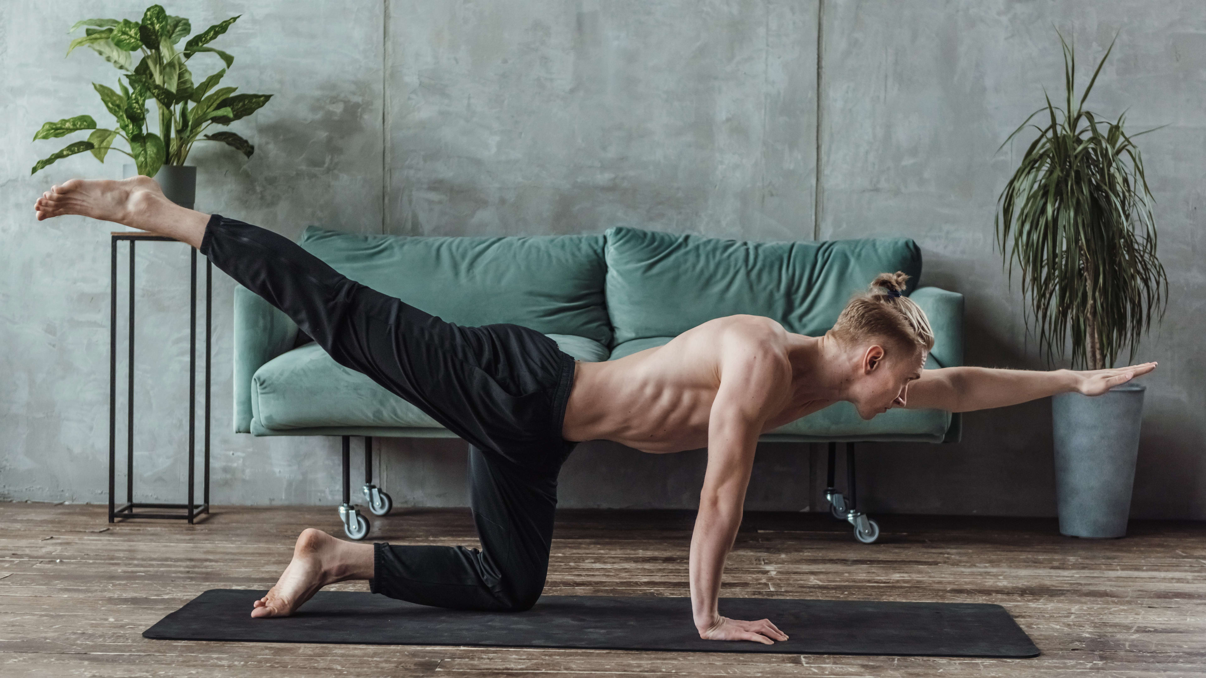 Physical Therapist Recommends Bird Dog to Reverse Aging - Men's Journal