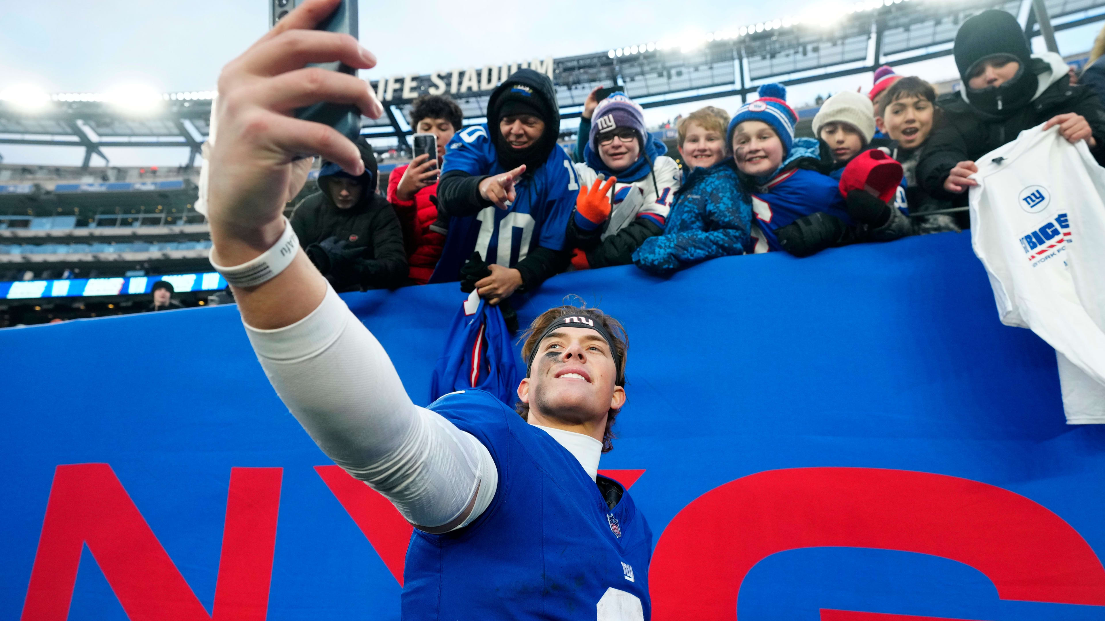 Jaxson Dart Learned Big Lip Reading Lesson During Rookie NFL Season ...