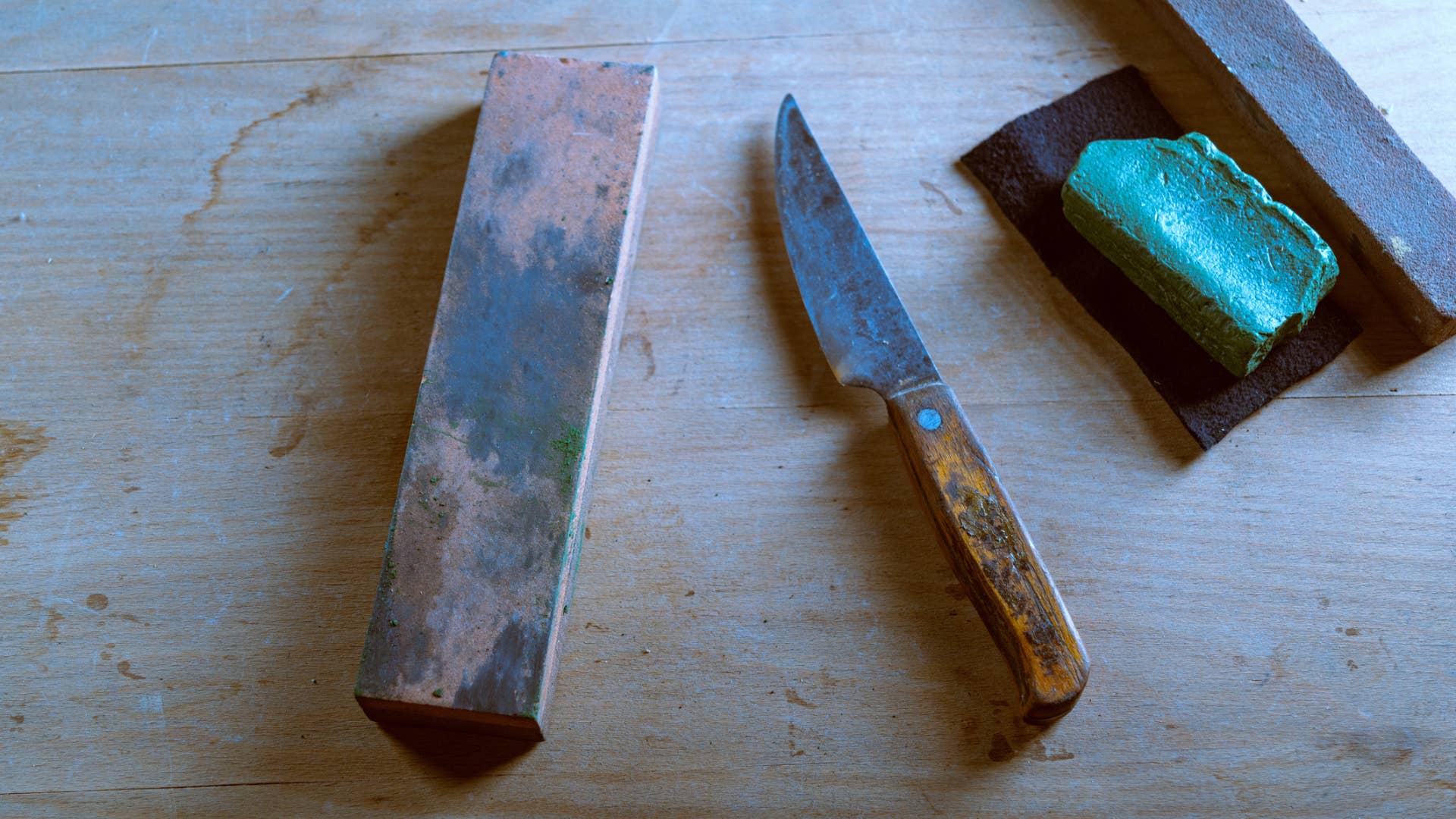 How to Sharpen a Pocket Knife With a Whetstone or Sharpener - Men's Journal