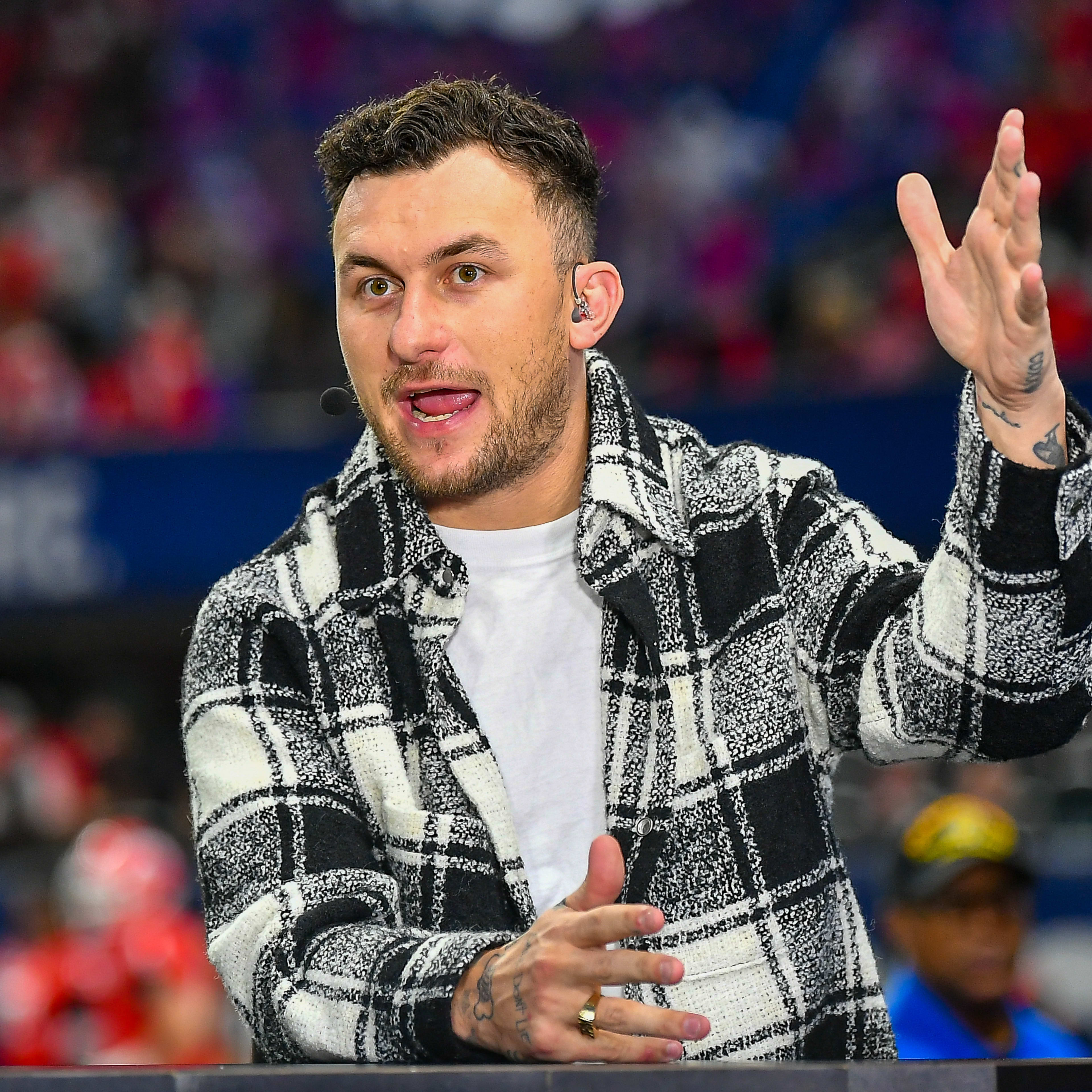 Kevin Kline Reveals Secret to 35-Year Marriage to Phoebe Cates - Men's ...