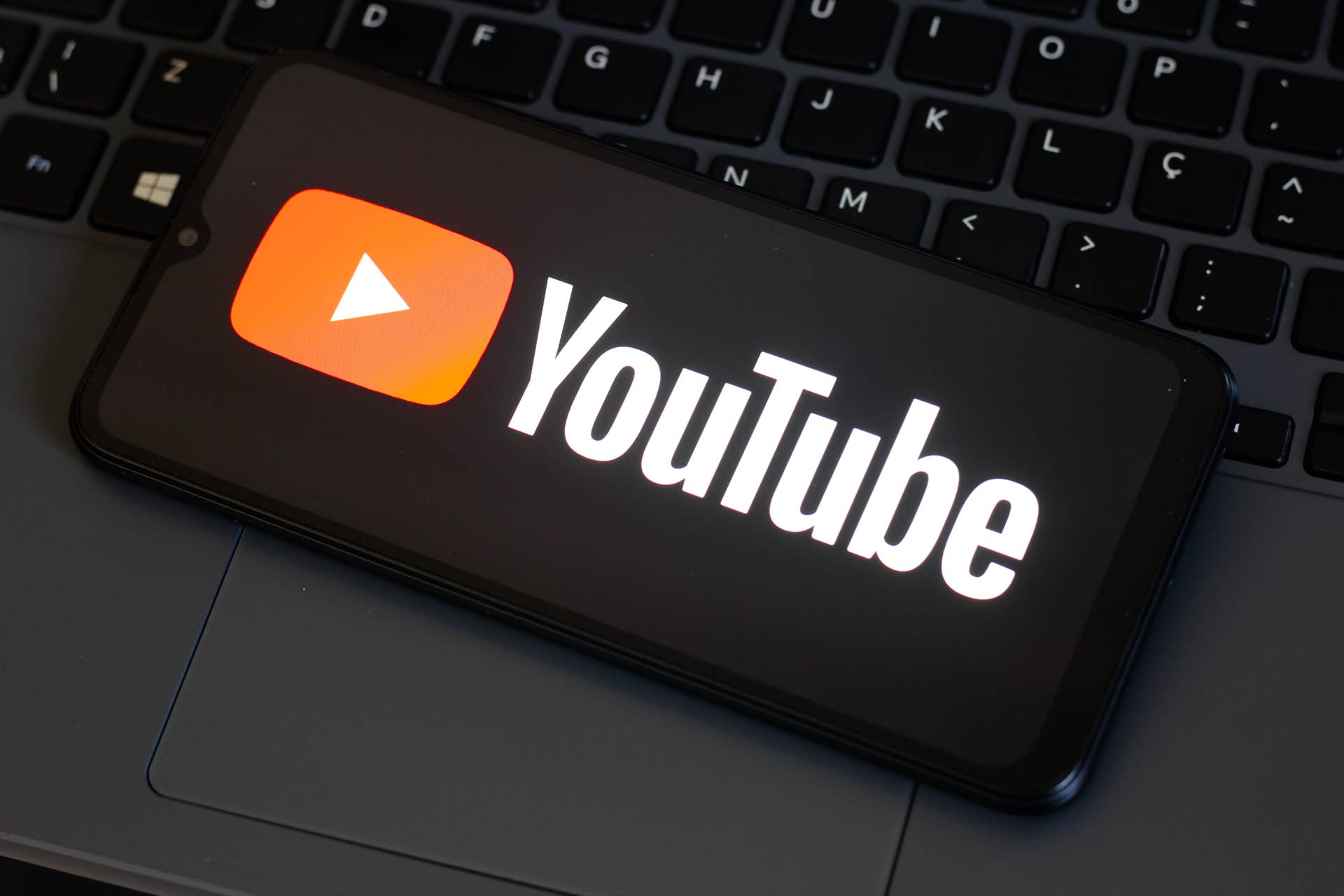 X Unleashes Viral ‘Community Notes’ Spree on YouTube - Men's Journal