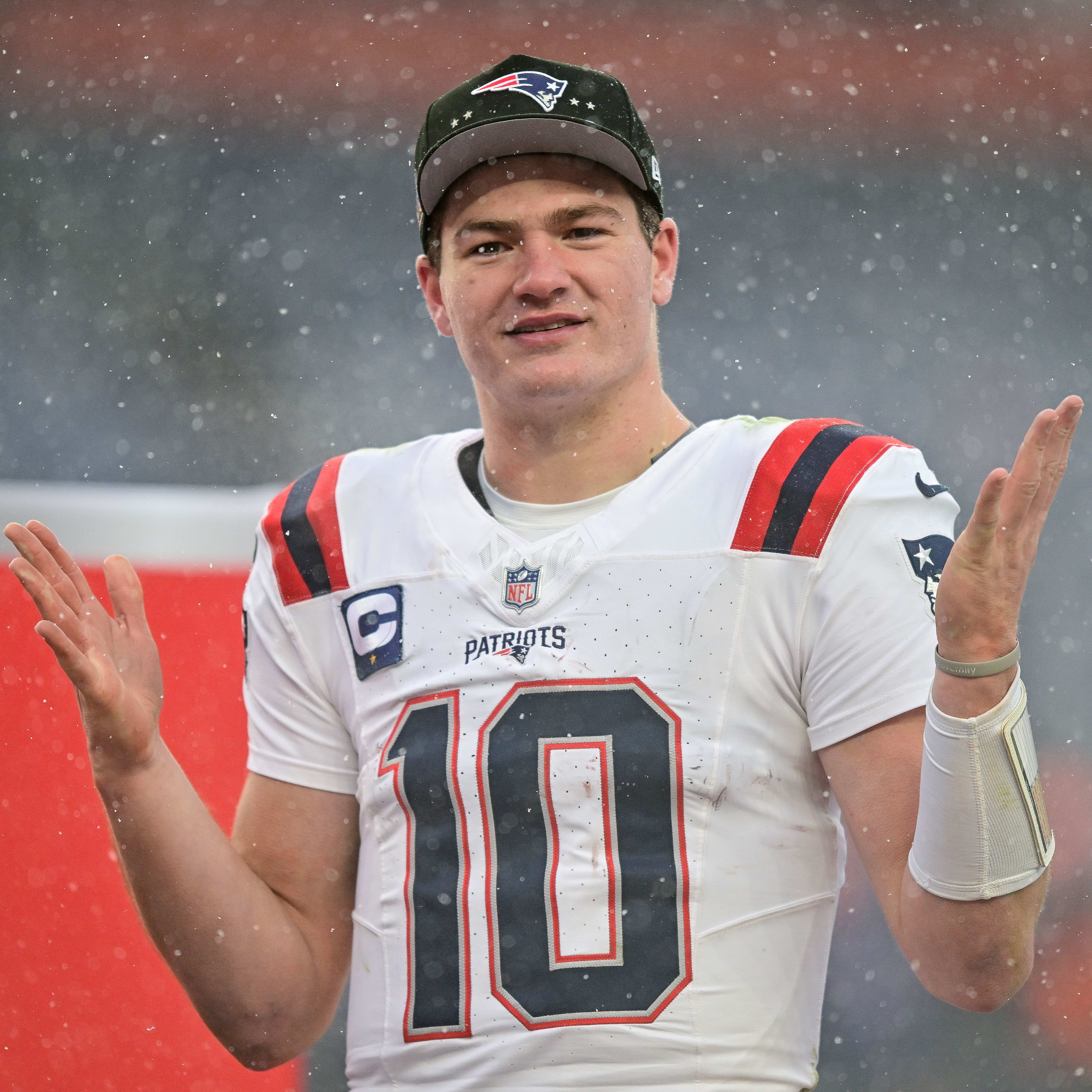 NFL Player Marries Dallas Cowboys Cheerleader - Men's Journal