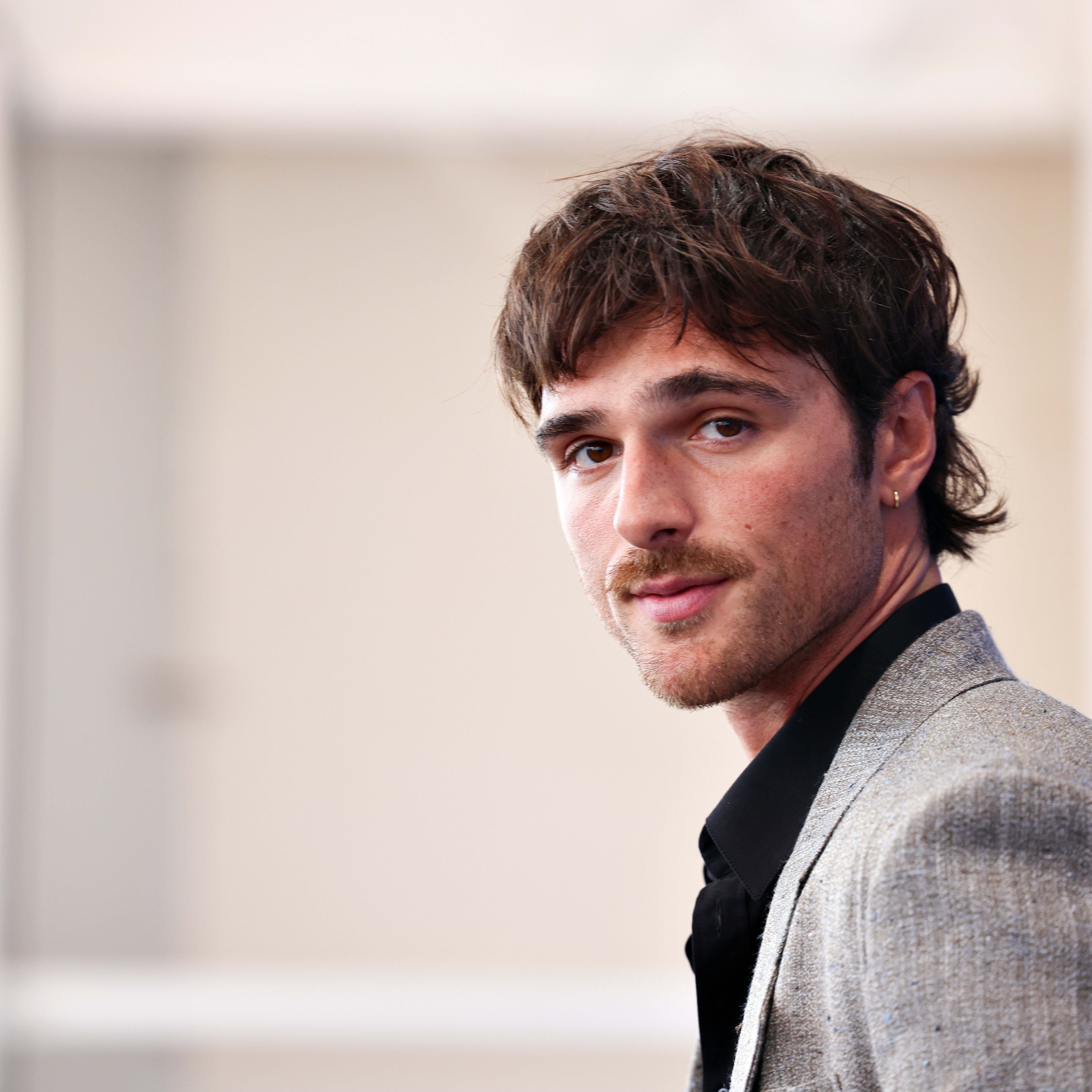 How to Get, Style, and Maintain Henry Cavill's Superman Hairstyle - Men ...