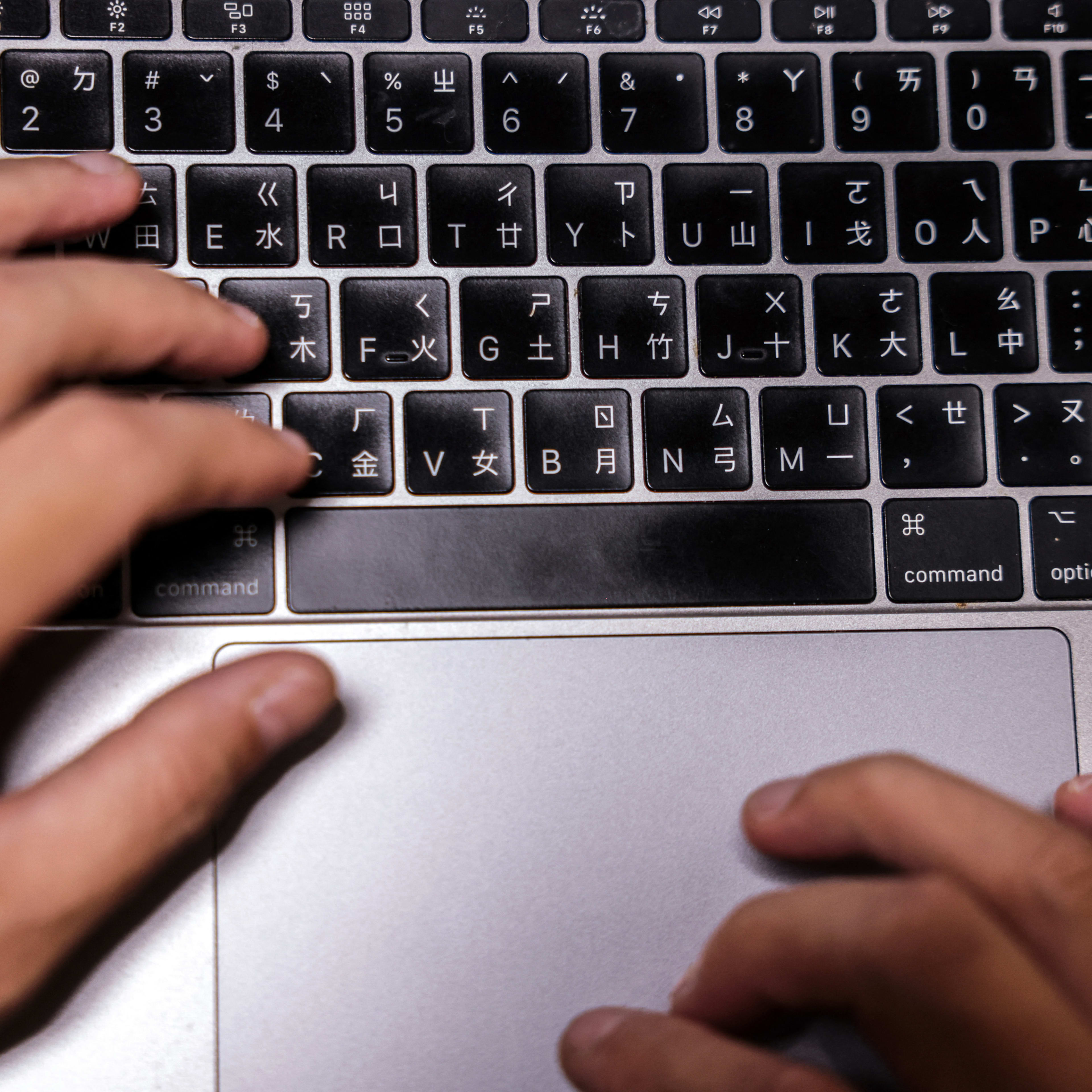 Sony VP Called Blake Lively a 'F--king Terrorist' in Messages - Men's ...