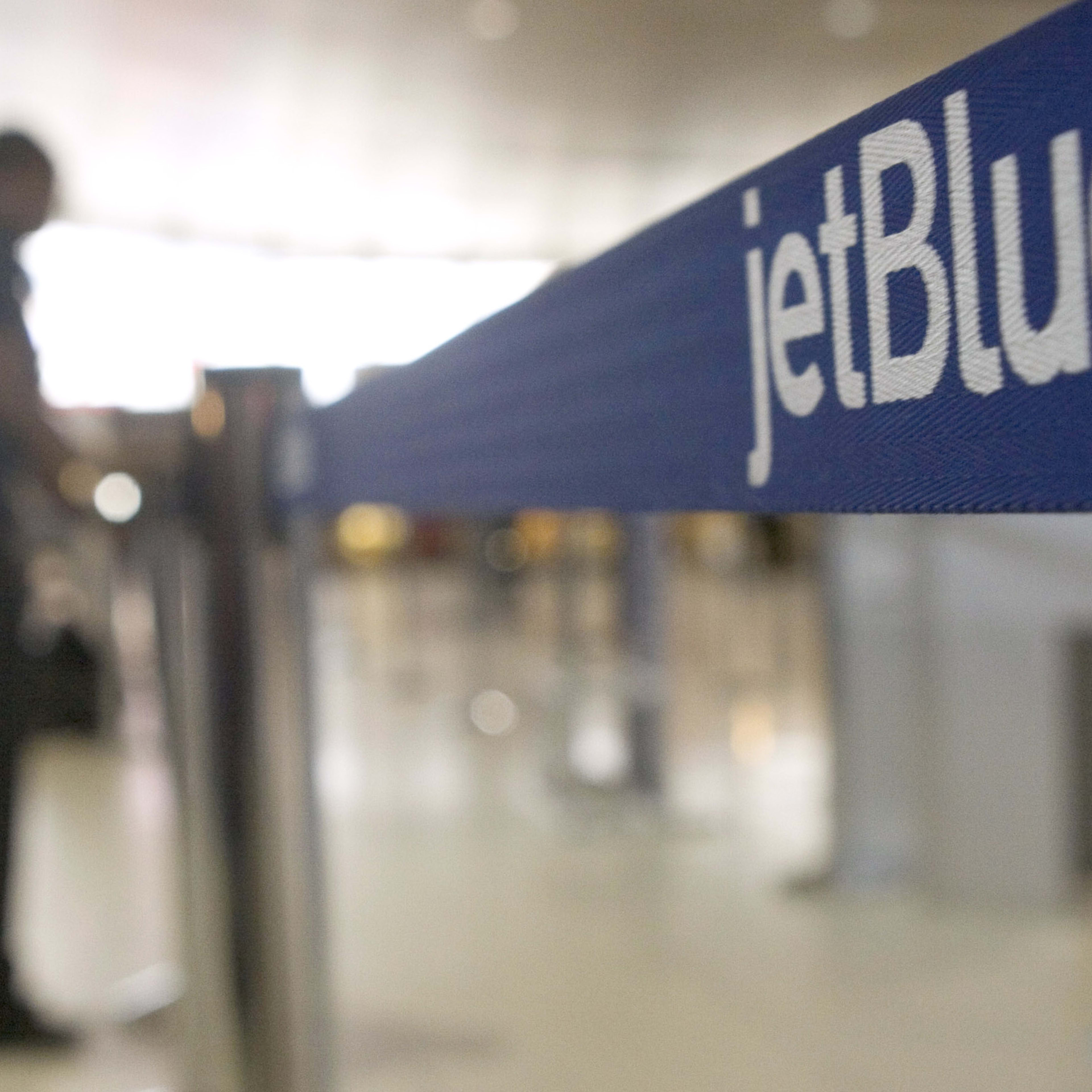 Seattle Airport Locks Down After Shocking In-Flight Threat - Men's Journal