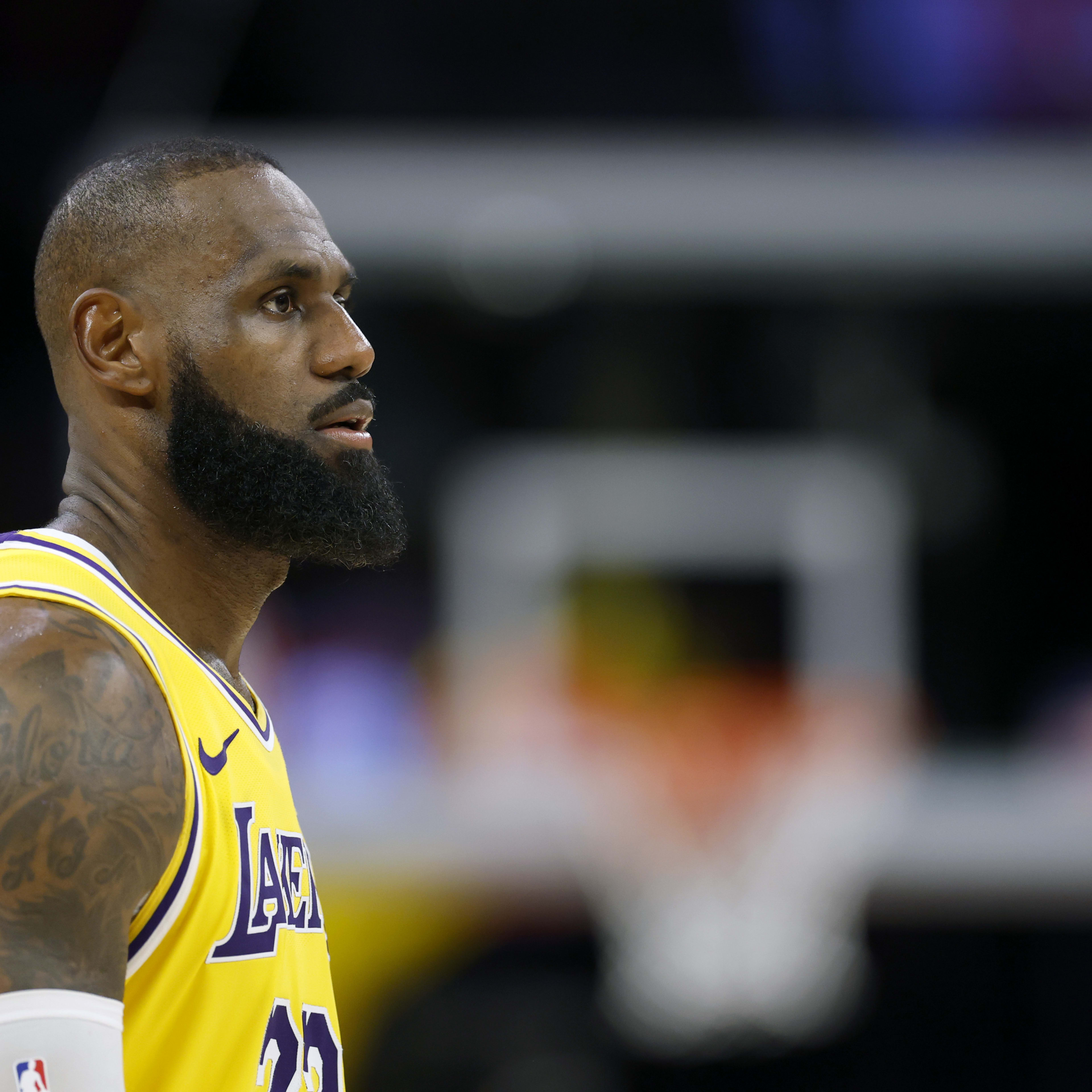 6 Ways to Build a Strong Squat Without a Squat Rack - Men's Journal