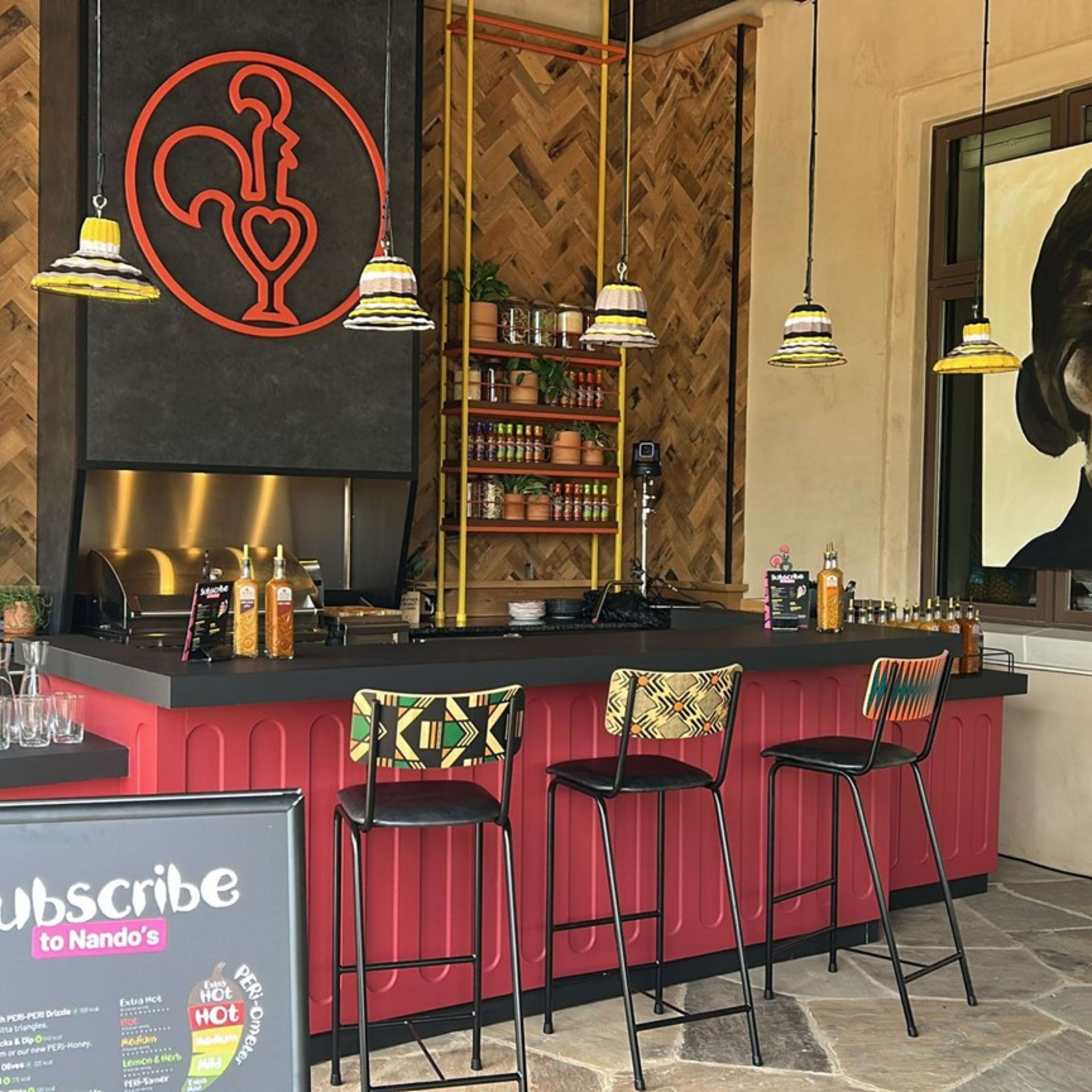 Delta’s Luxe New Lounge Features Omakase and Fresh Seafood - Men's Journal