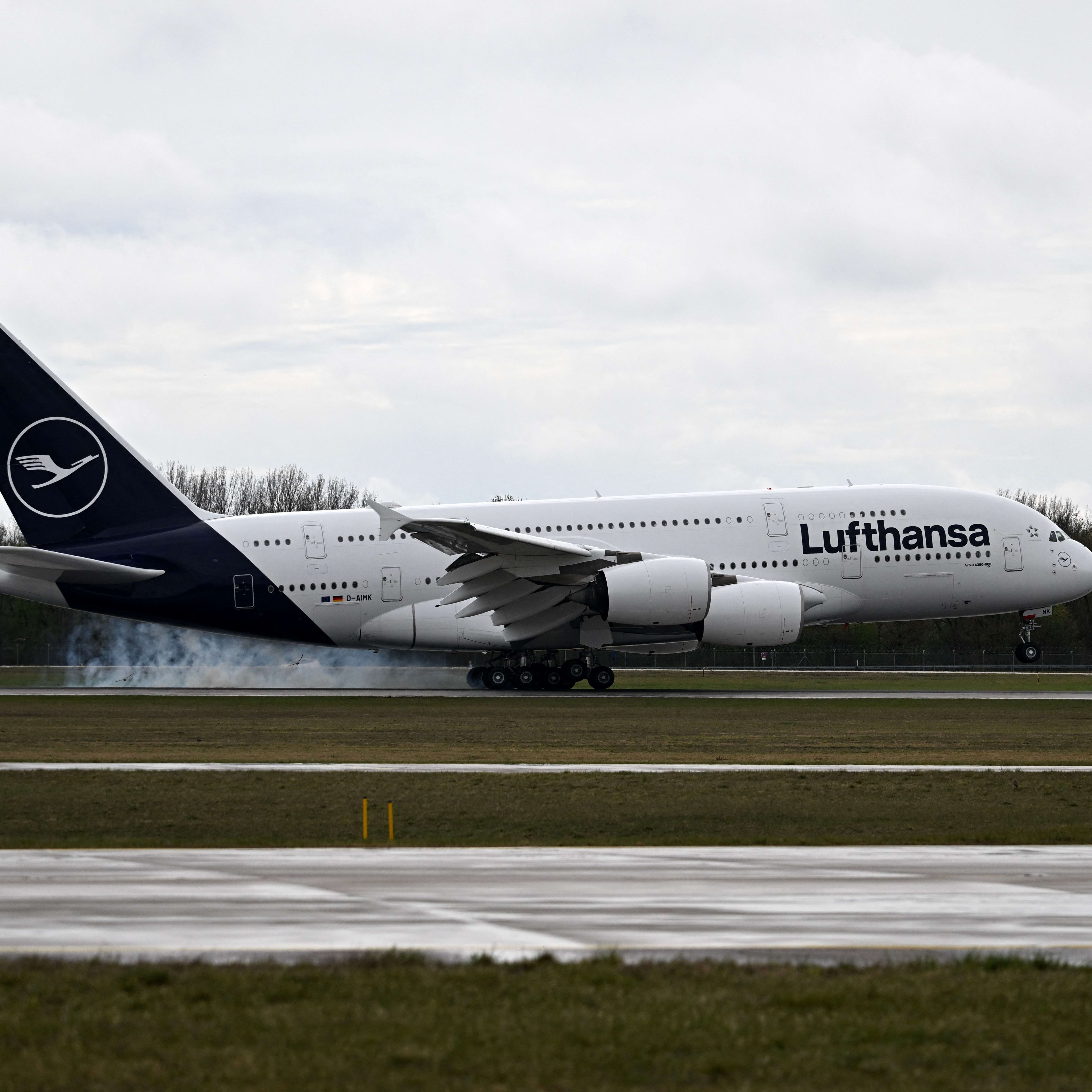 Abby & Brittany Hensel: Baby Spotted in Photos With Conjoined Twins ...