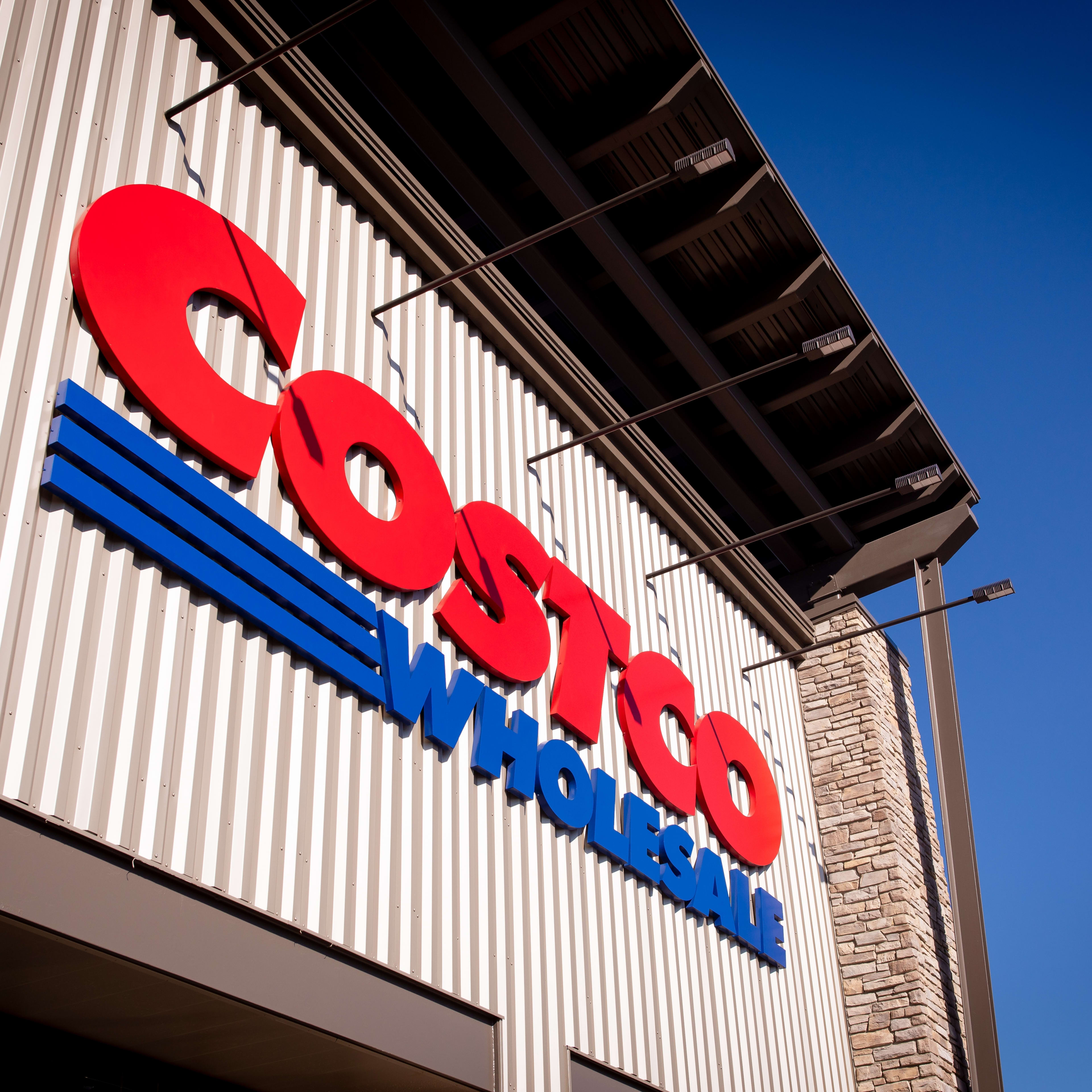 Fans Are 'Loving' New Snack Bar Variety Pack at Costco - Men's Journal