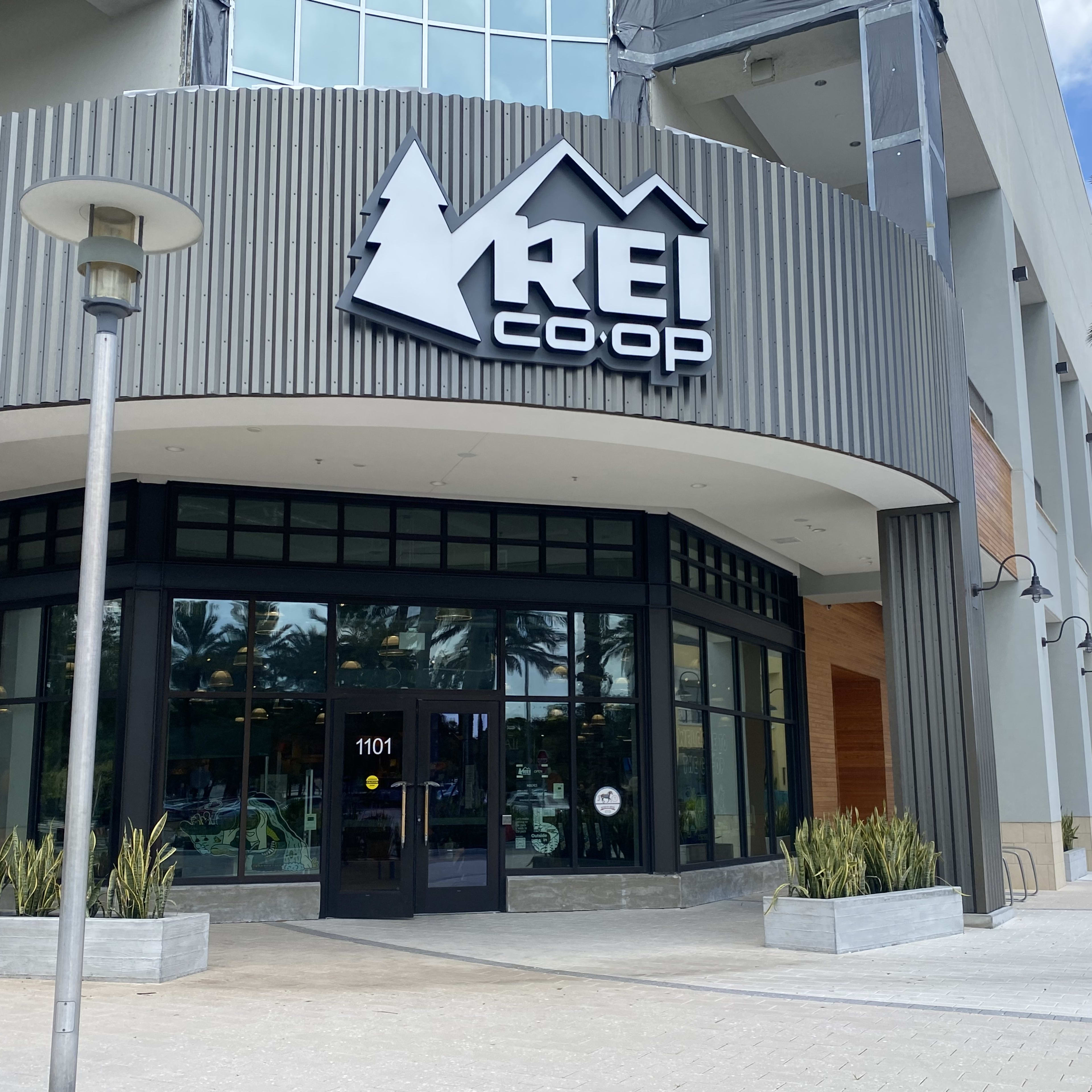 Peacock Cancels Comedy With 93% on Rotten Tomatoes After Just 1 Season ...