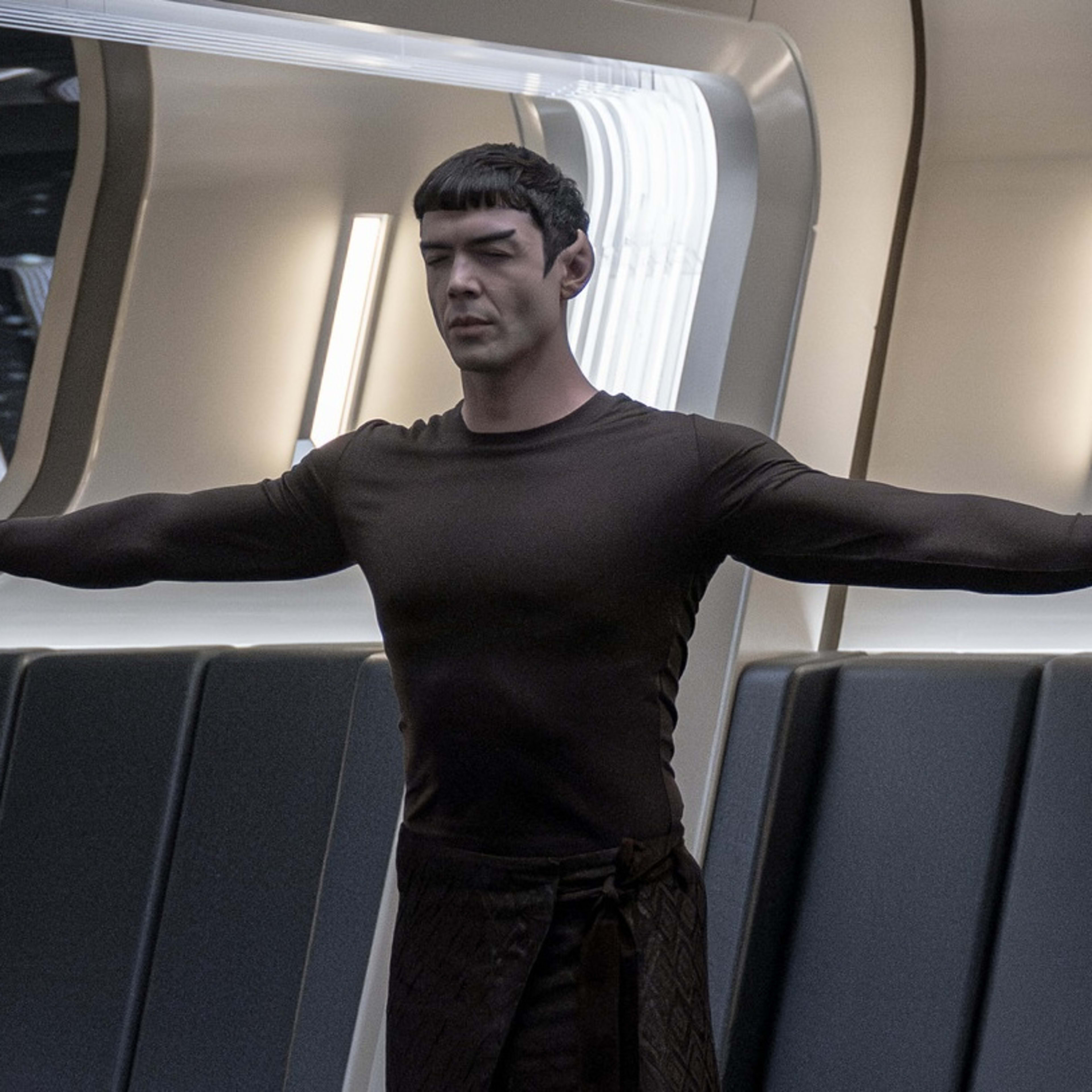 Ethan Peck Talks Star Trek, Bromances and the Power of Spock's Positive ...