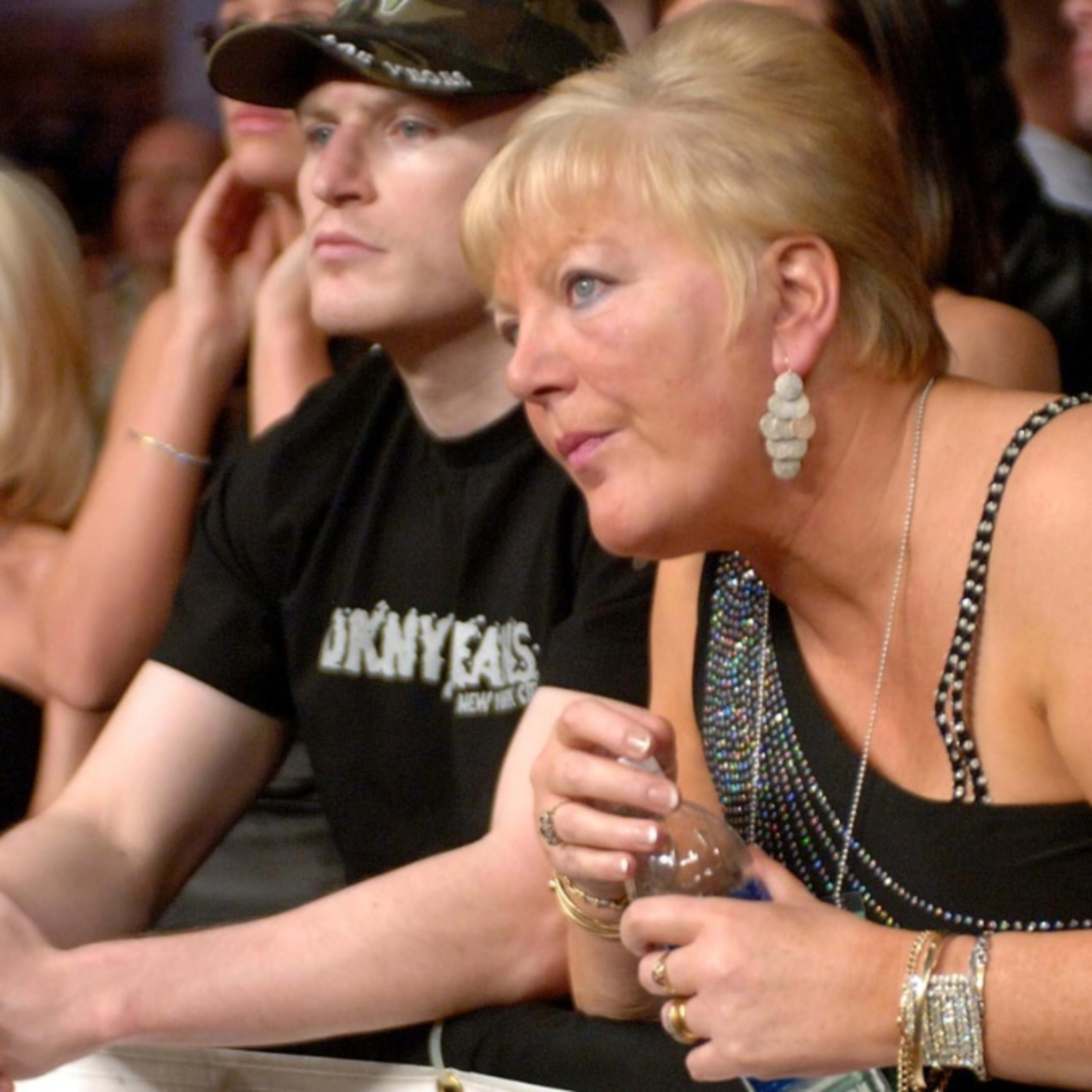 How to Shoot Three Pointers, According to Stephen Curry - Men's Journal