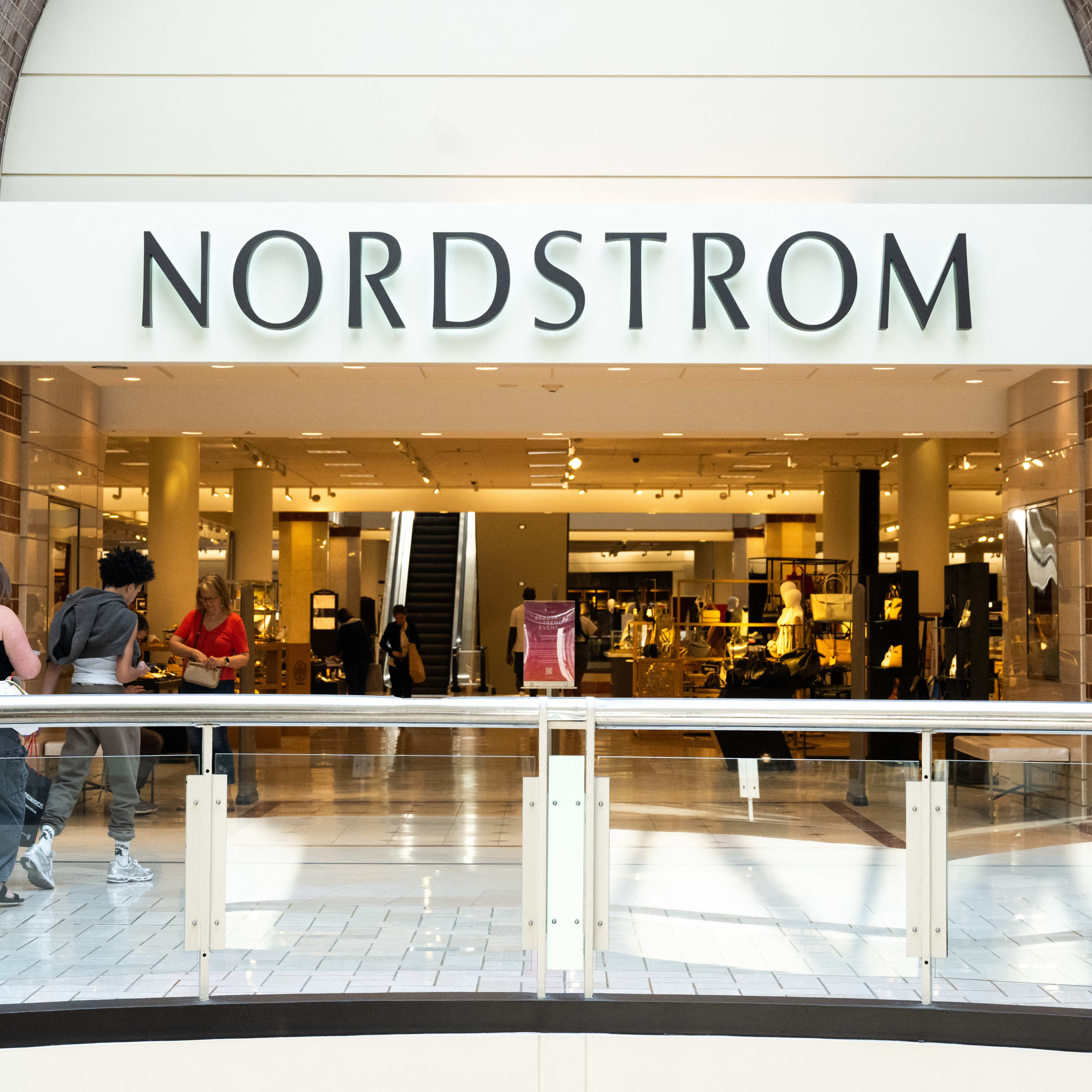 Jessica Alba Stuns With Swimsuit Photos on Vacation - Men's Journal