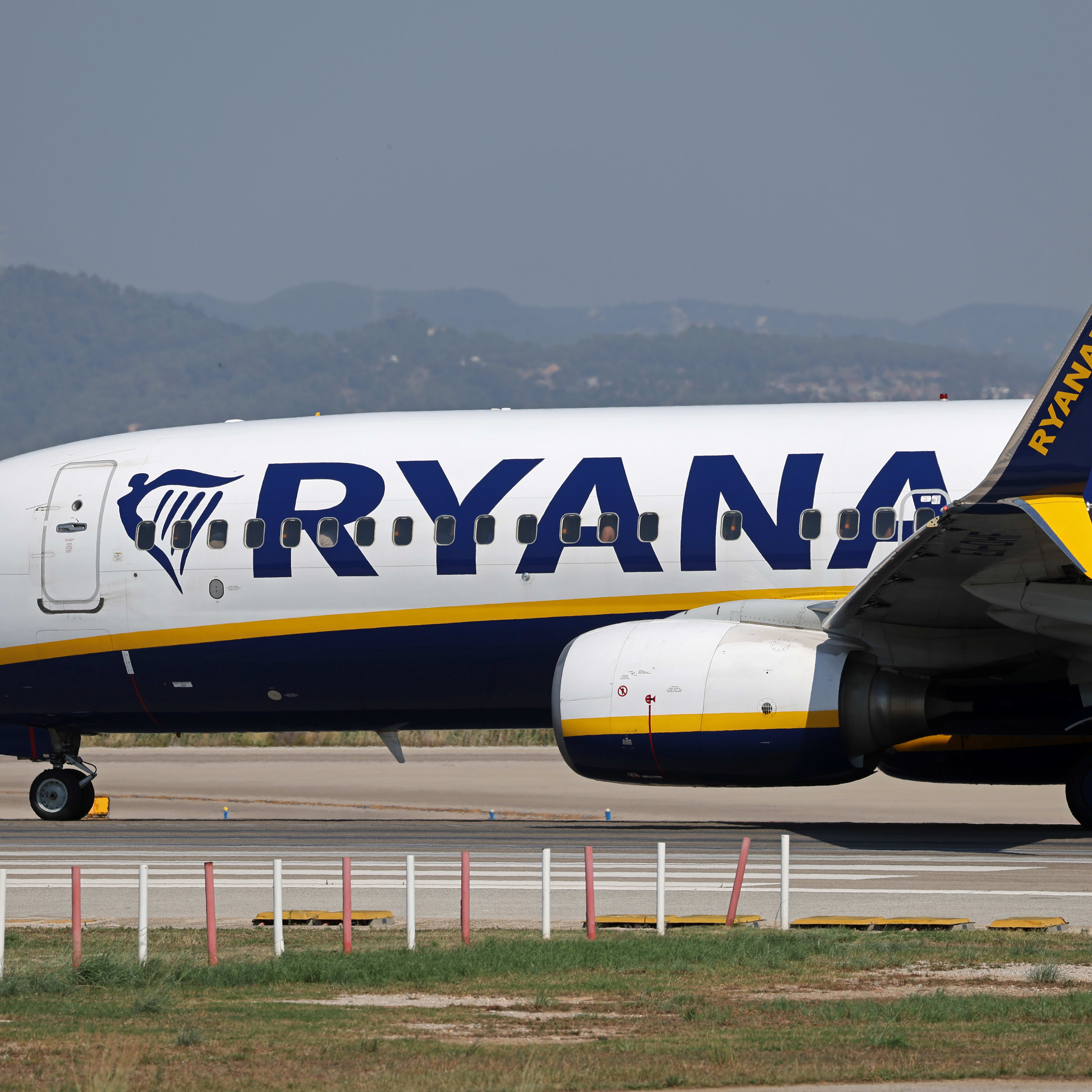 How to Do an Arnold Press, the Ultimate Shoulder Builder - Men's Journal