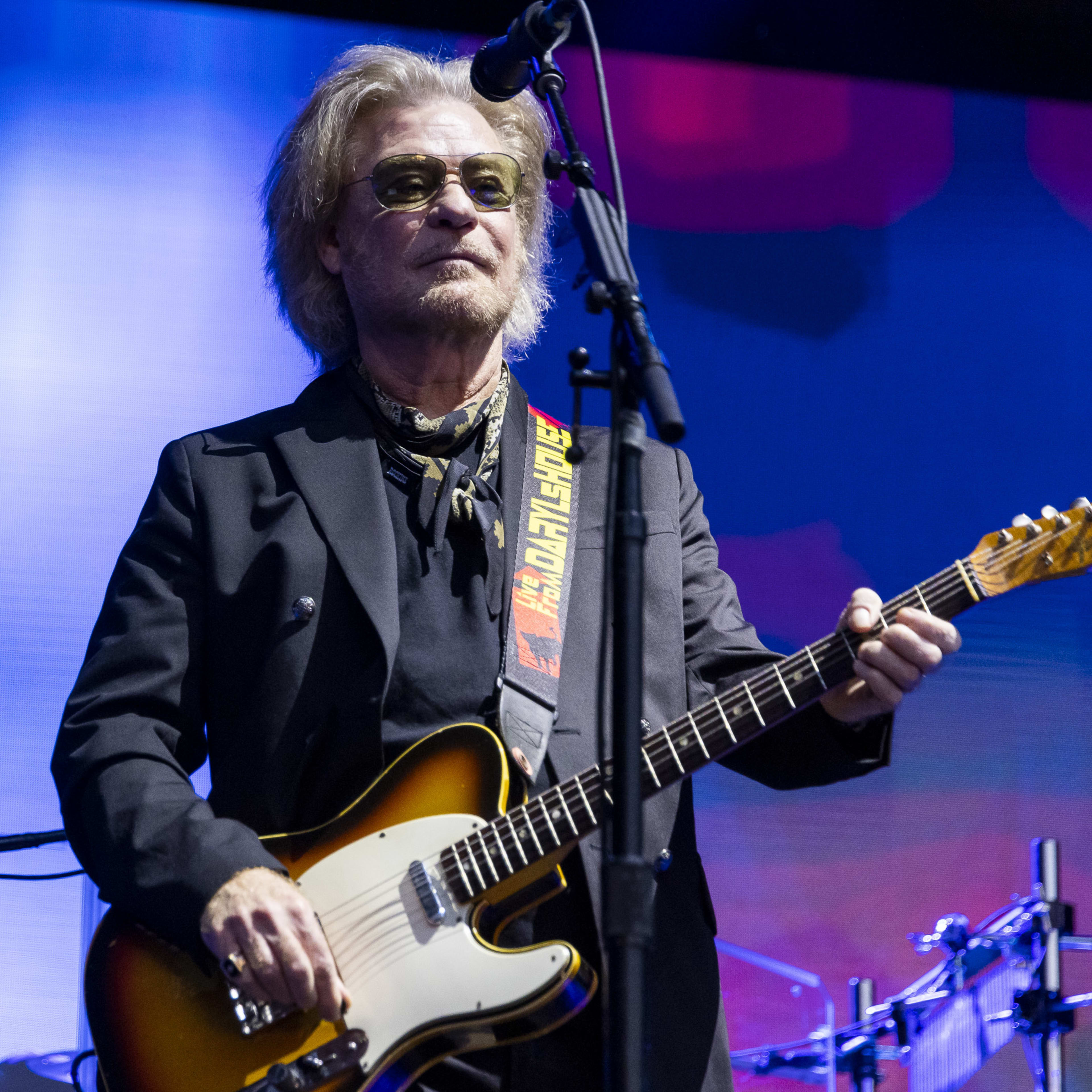 How to find flint and other sparking rocks to build a fire in a ...