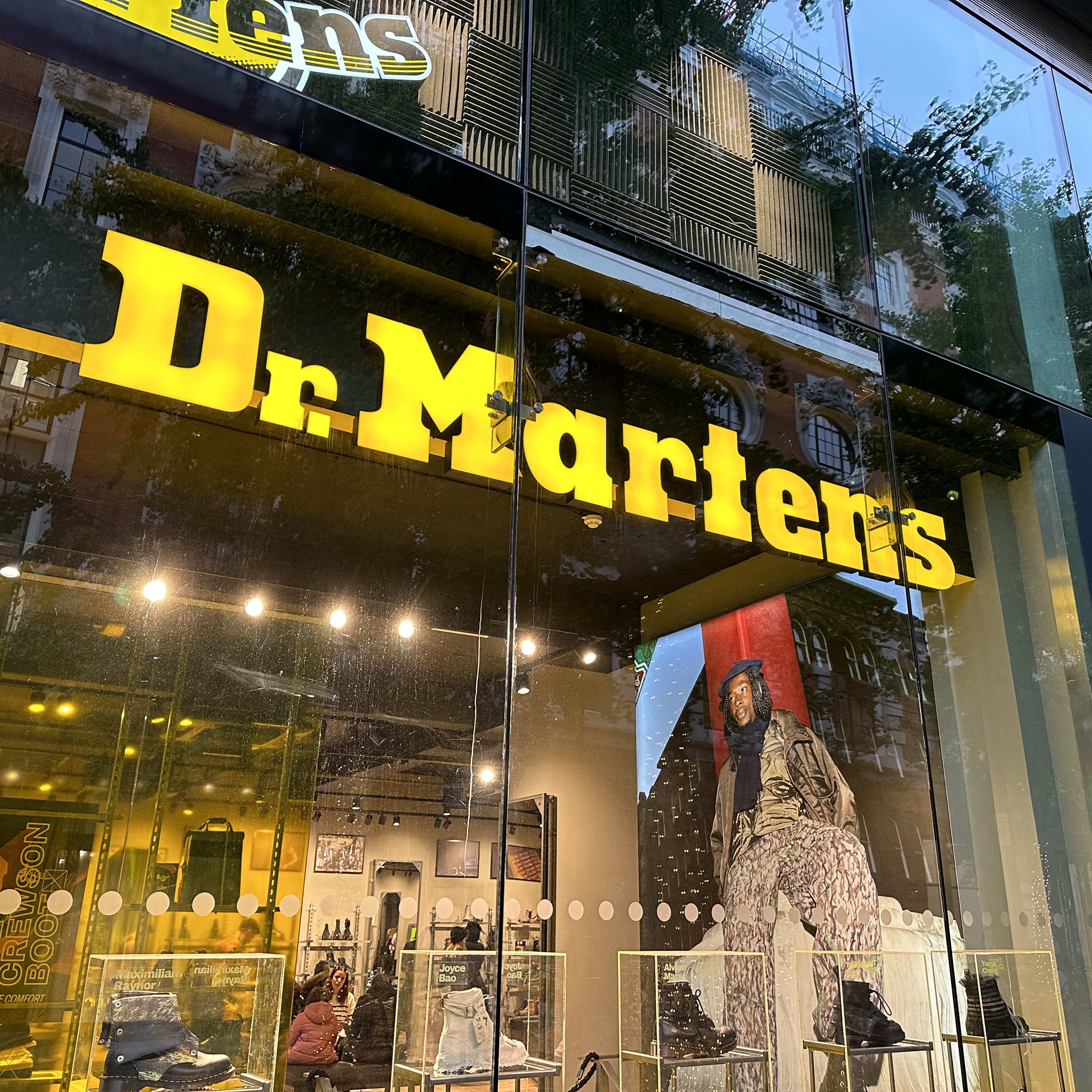 Travis Kelce Turns Heads as New Chiefs Photo Goes Viral - Men's Journal