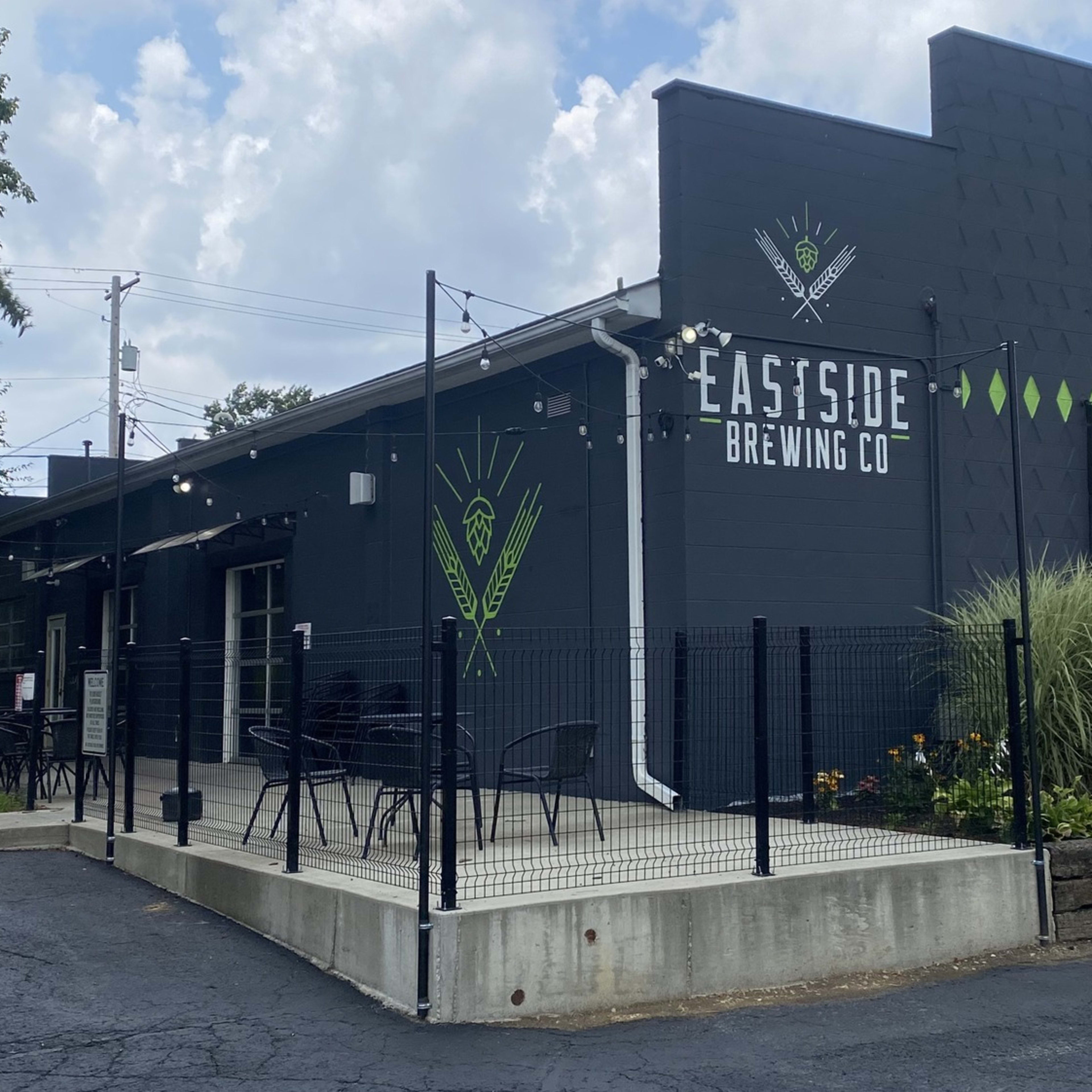 Meet Doug Seus, the Bear Whisperer Who Trains and Protects Grizzlies ...