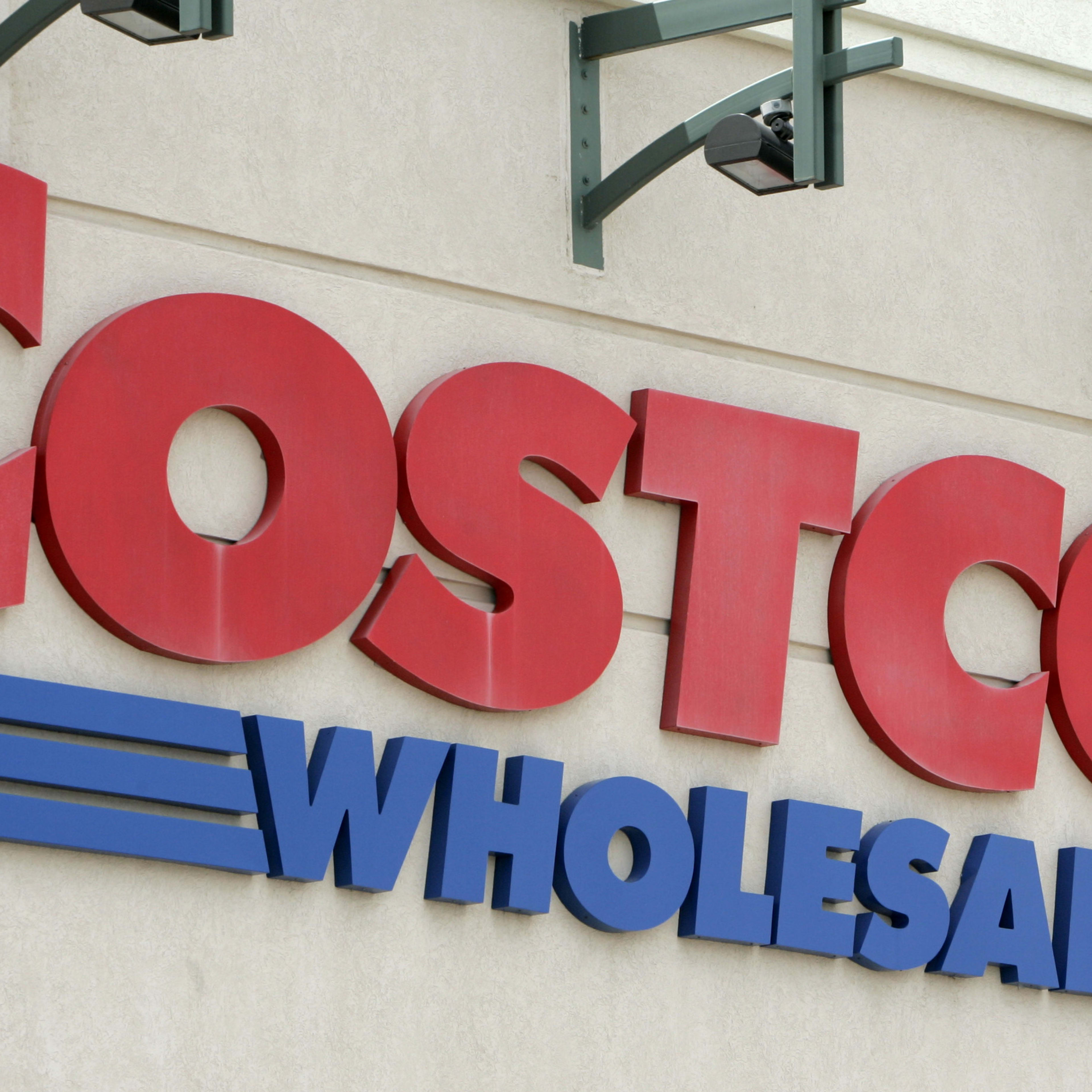 Commercial Pilot Issues Warning For All Passengers - Men's Journal