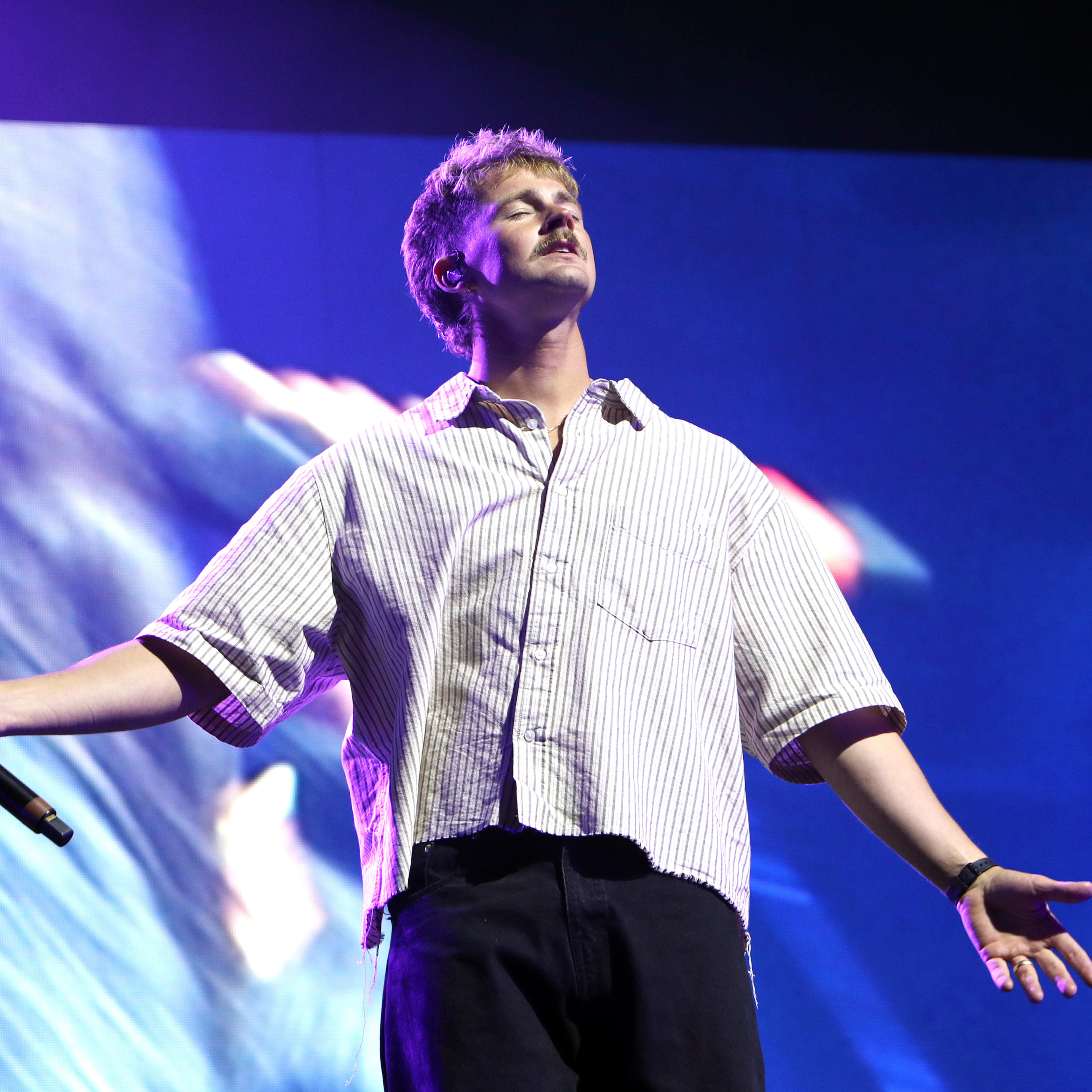 'American Idol' Legend's Wife Has Filed for Divorce - Men's Journal