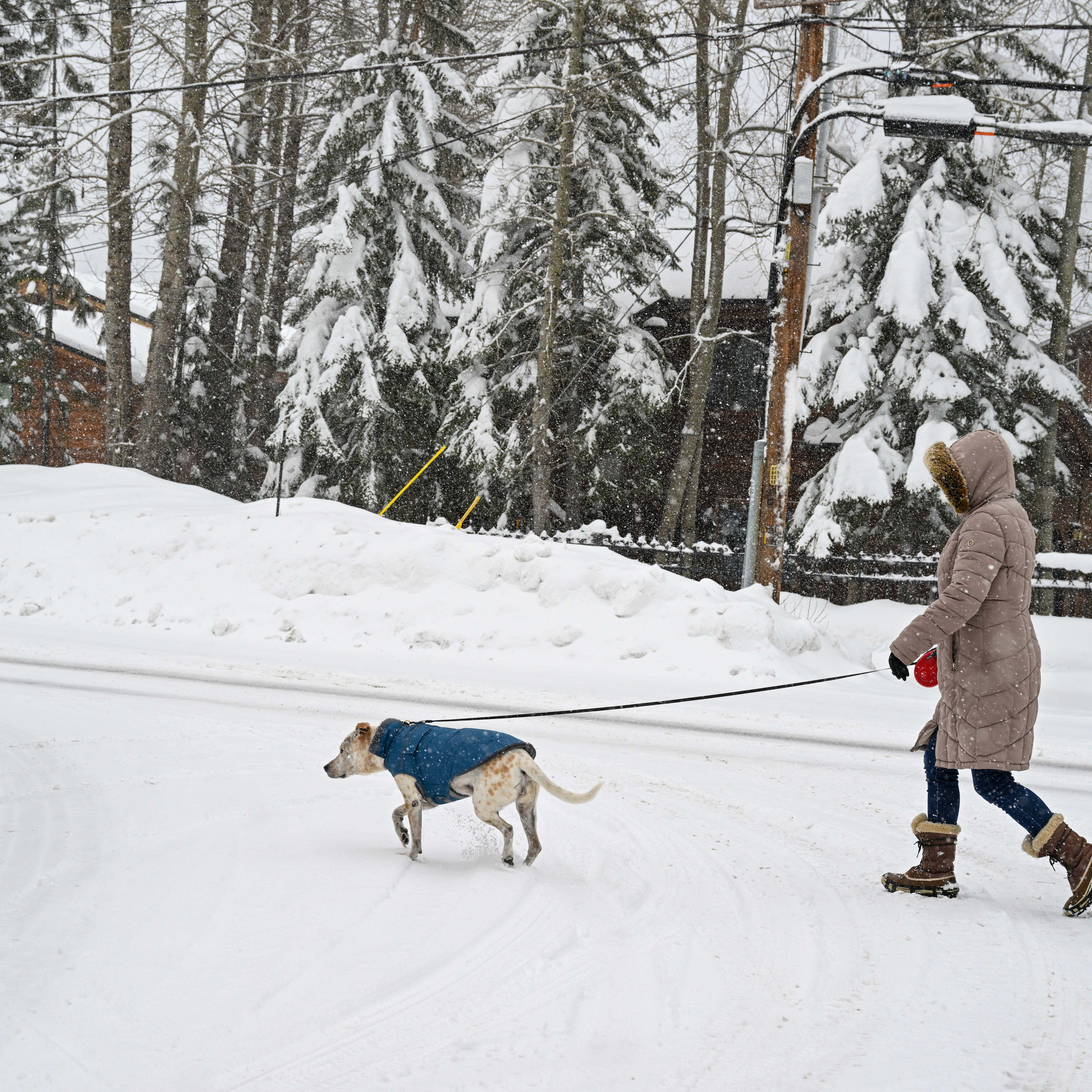 How to Train Around Shoulder Pain the Right Way - Men's Journal