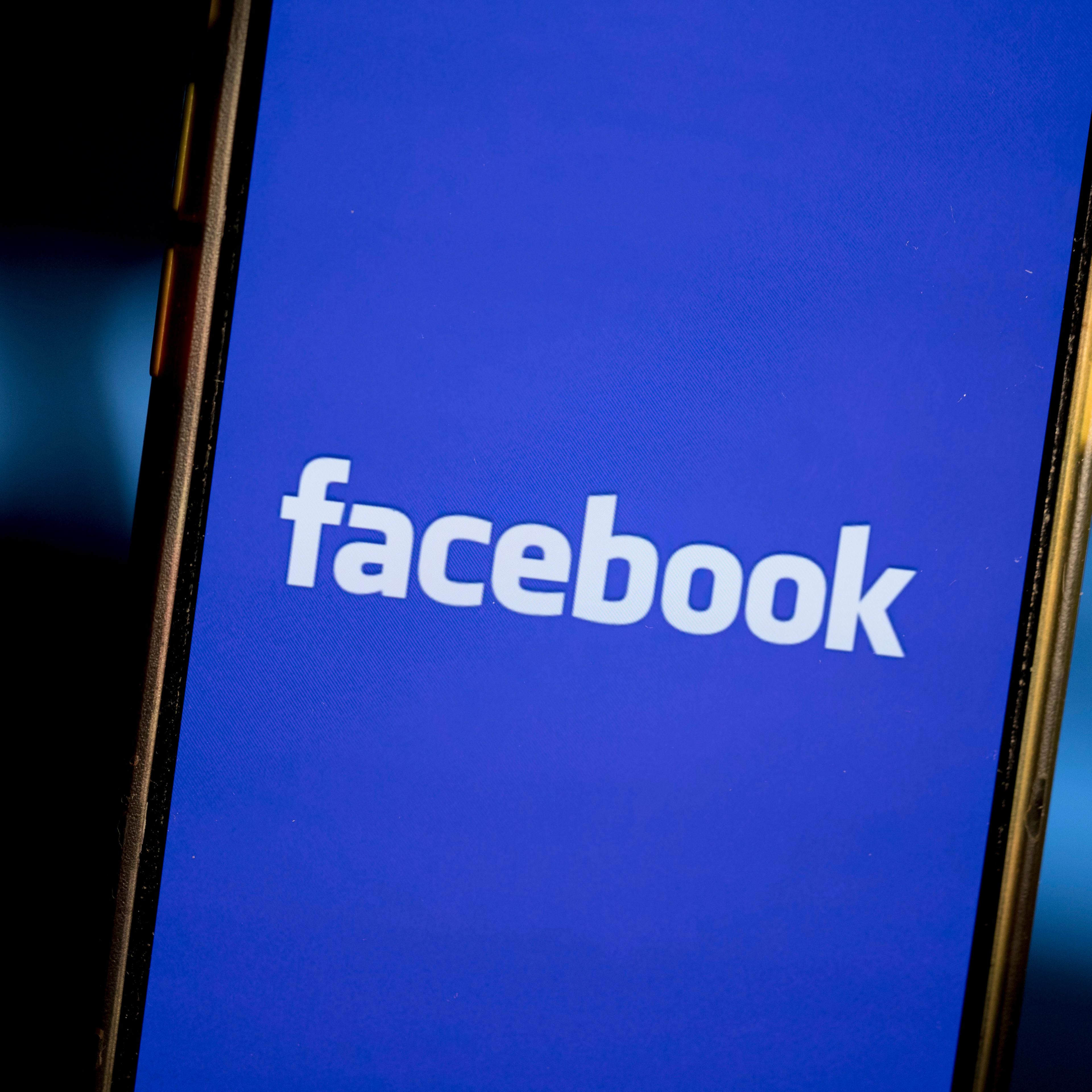 Liv Tyler Hits Red Carpet at ‘Captain America’ Premiere - Men's Journal