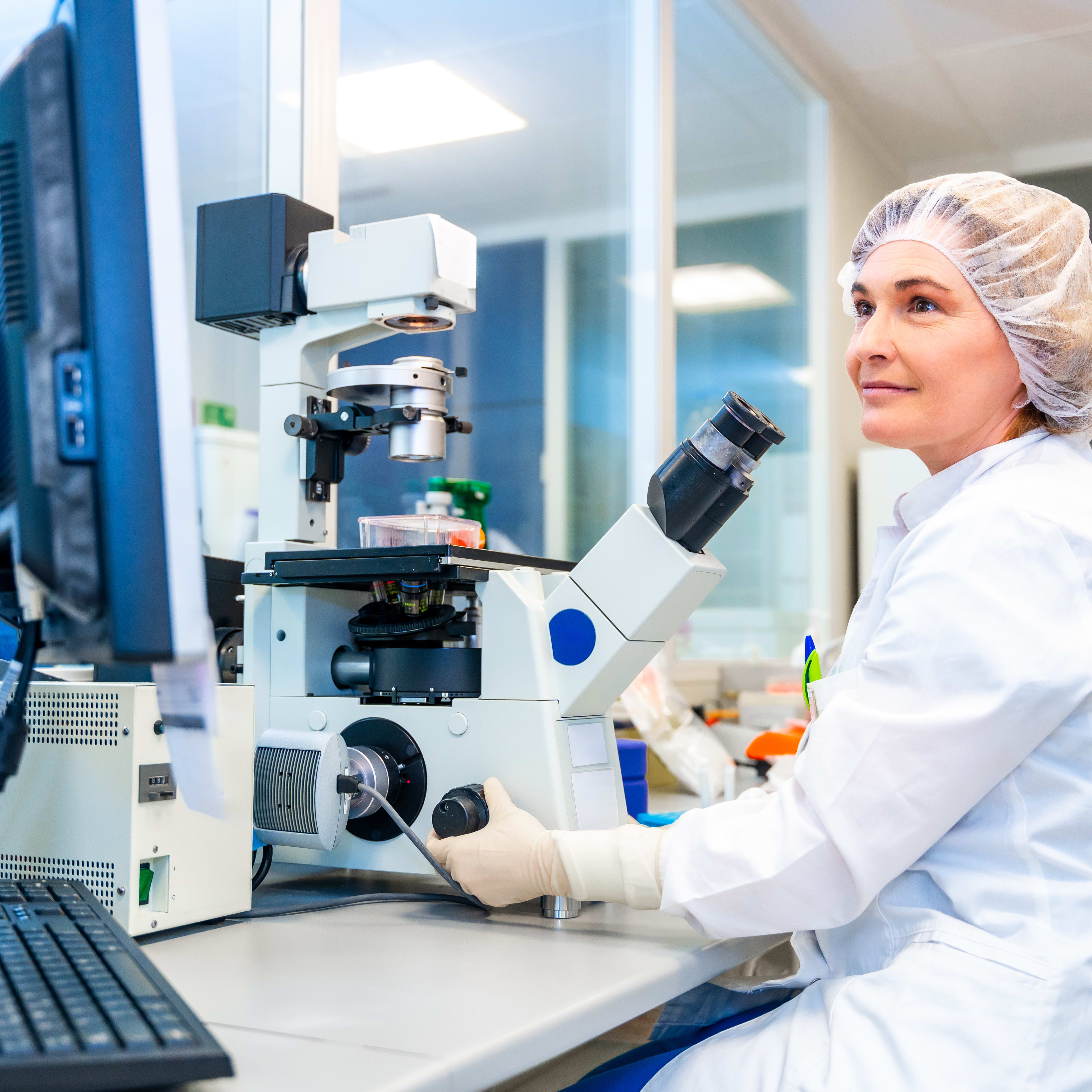 'Dilbert' Cartoonist Scott Adams Says He's Paralyzed Below the Waist ...