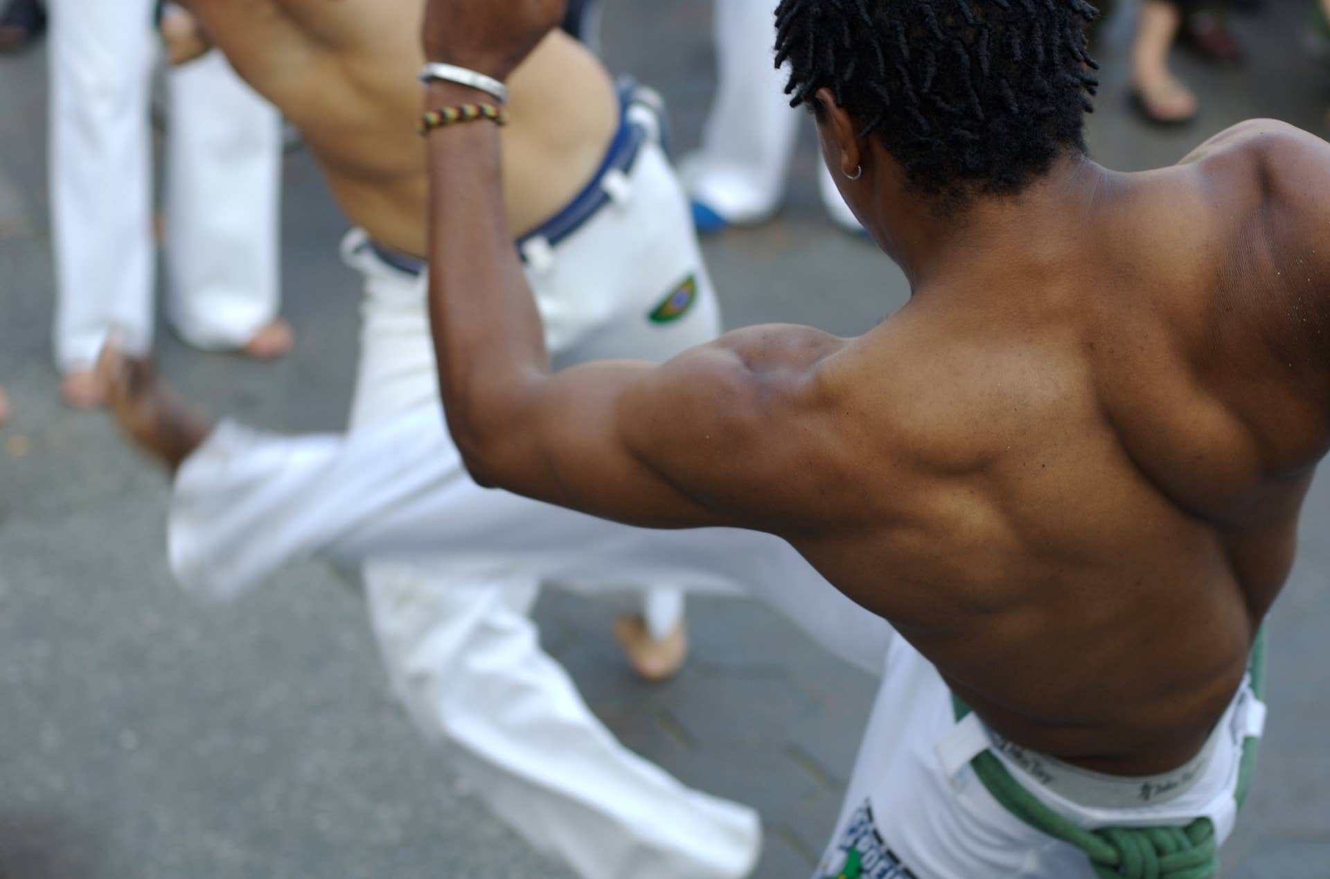 The 7 Best Bodyweight Exercises for Bigger, Stronger Shoulders - Men's ...