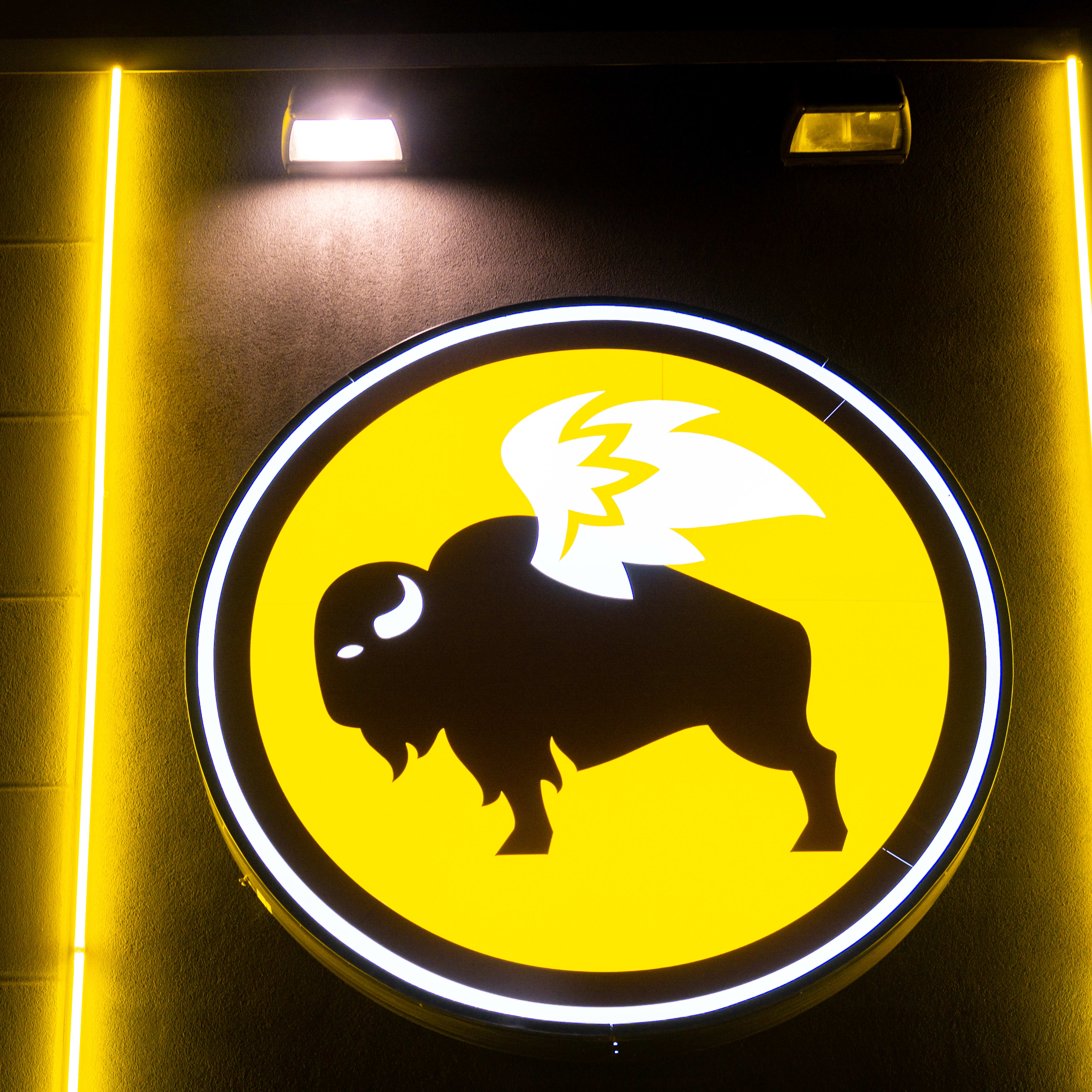 Buffalo Wild Wings Super Bowl 2026 Deal: 2 Ways to Get Free Wings - Men ...