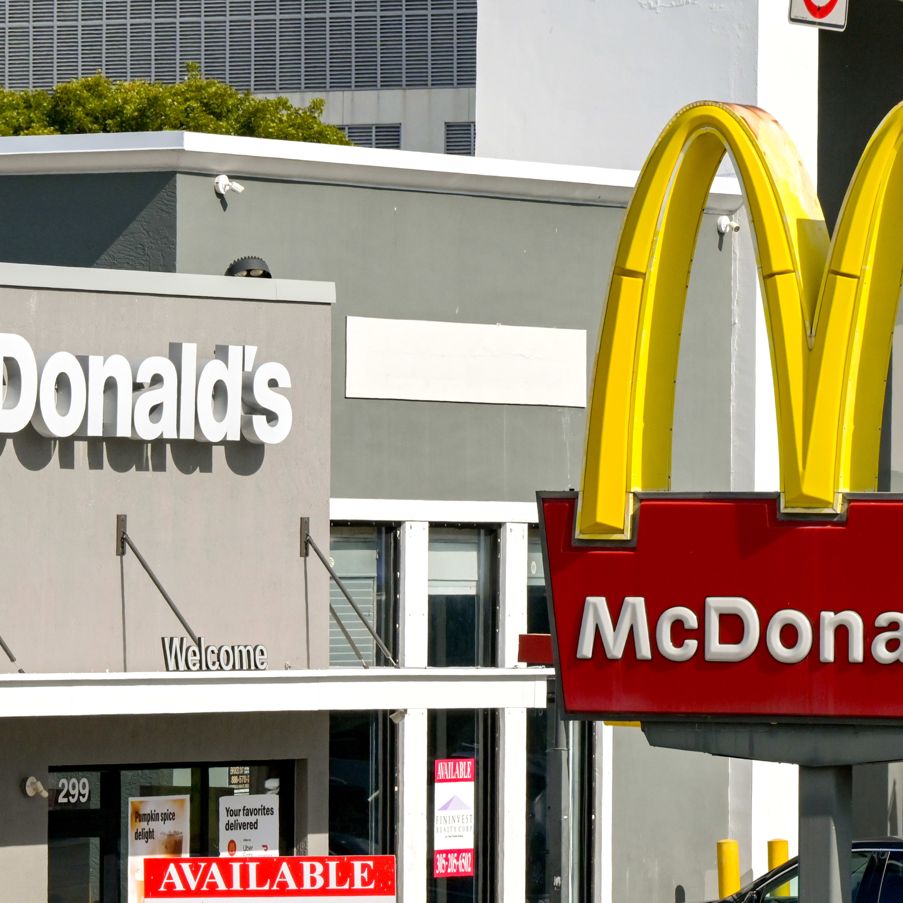 'Schitt’s Creek' Cast Reactions to Catherine O’Hara’s Death - Men's Journal