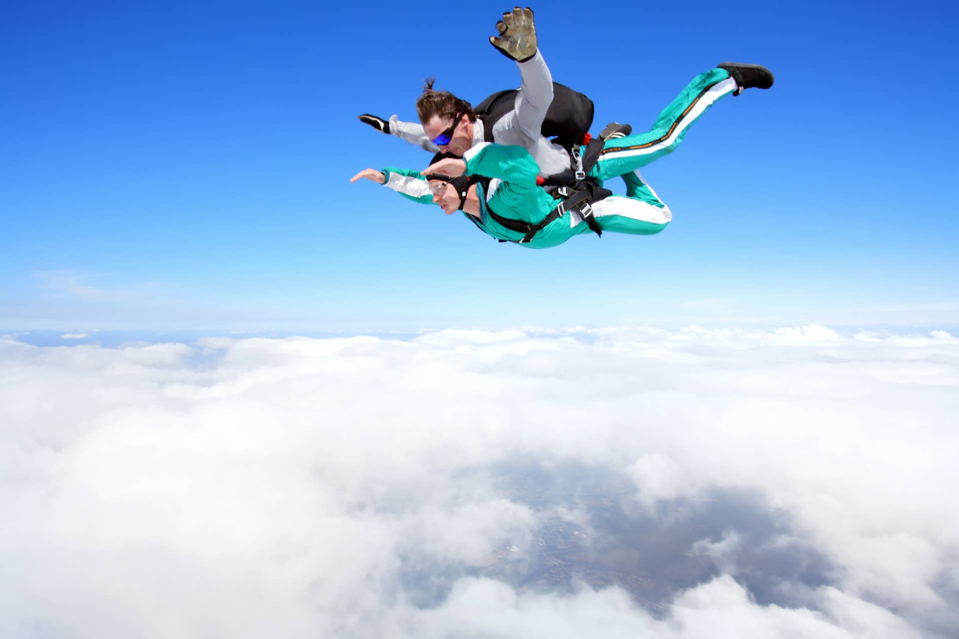5 Things You Should Know Before Your First Time Skydiving - Men's Journal