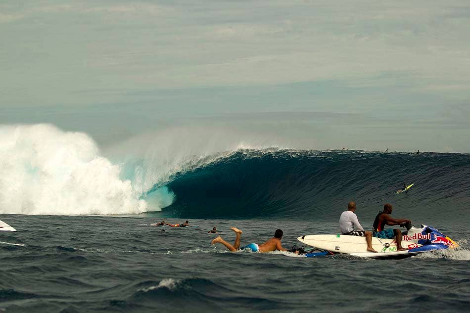 TBT: Cloudbreak Super Swell During The 2012 Volcom Fiji Pro - Men's Journal