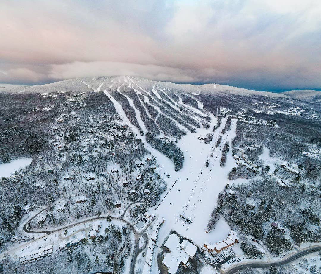 Best Ski Resorts in U.S. 2024 for Iconic Runs and Après-Ski Fun - Men's ...