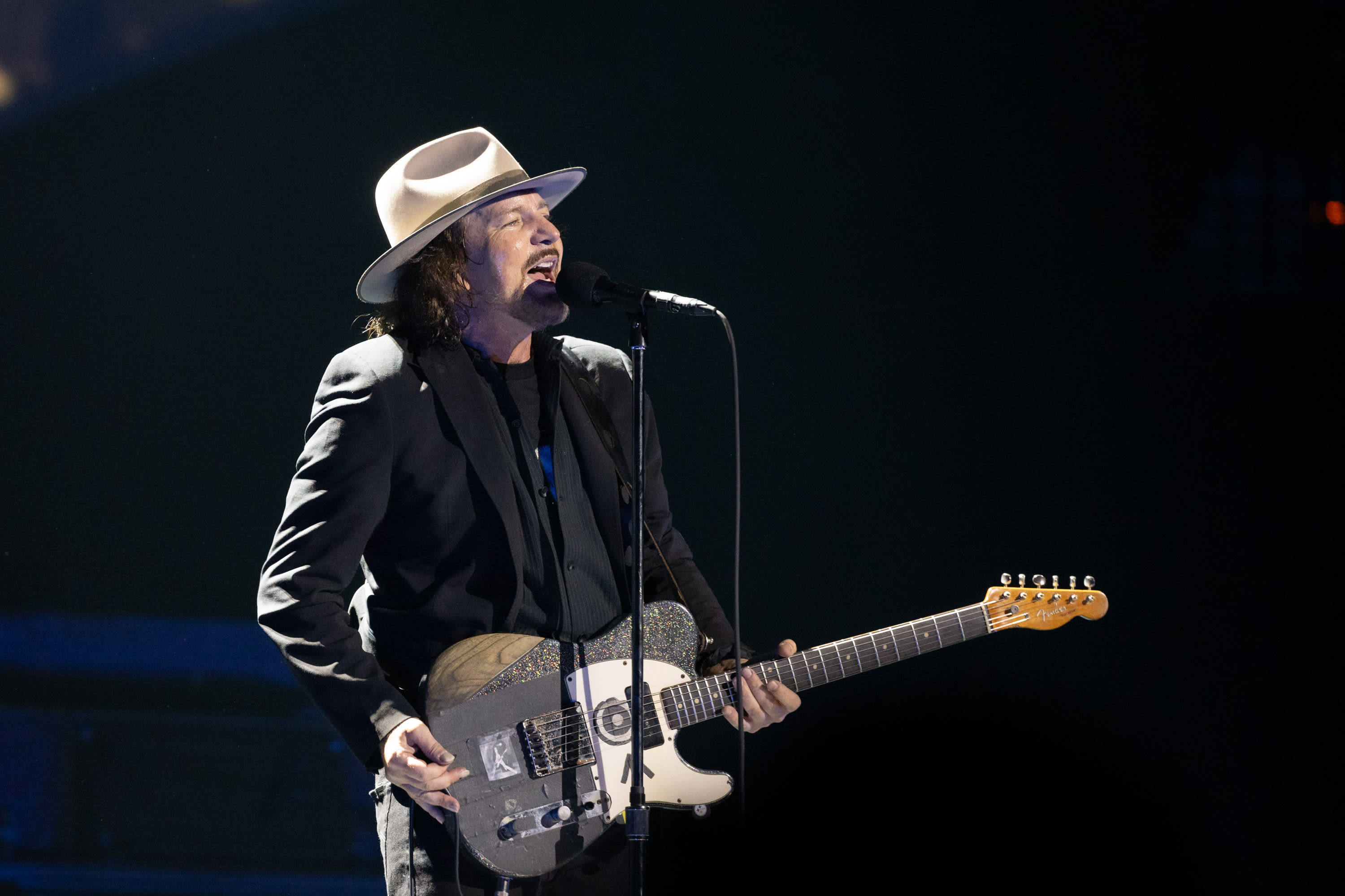 Pearl Jam's Eddie Vedder Makes Major Tour Announcement - Men's Journal