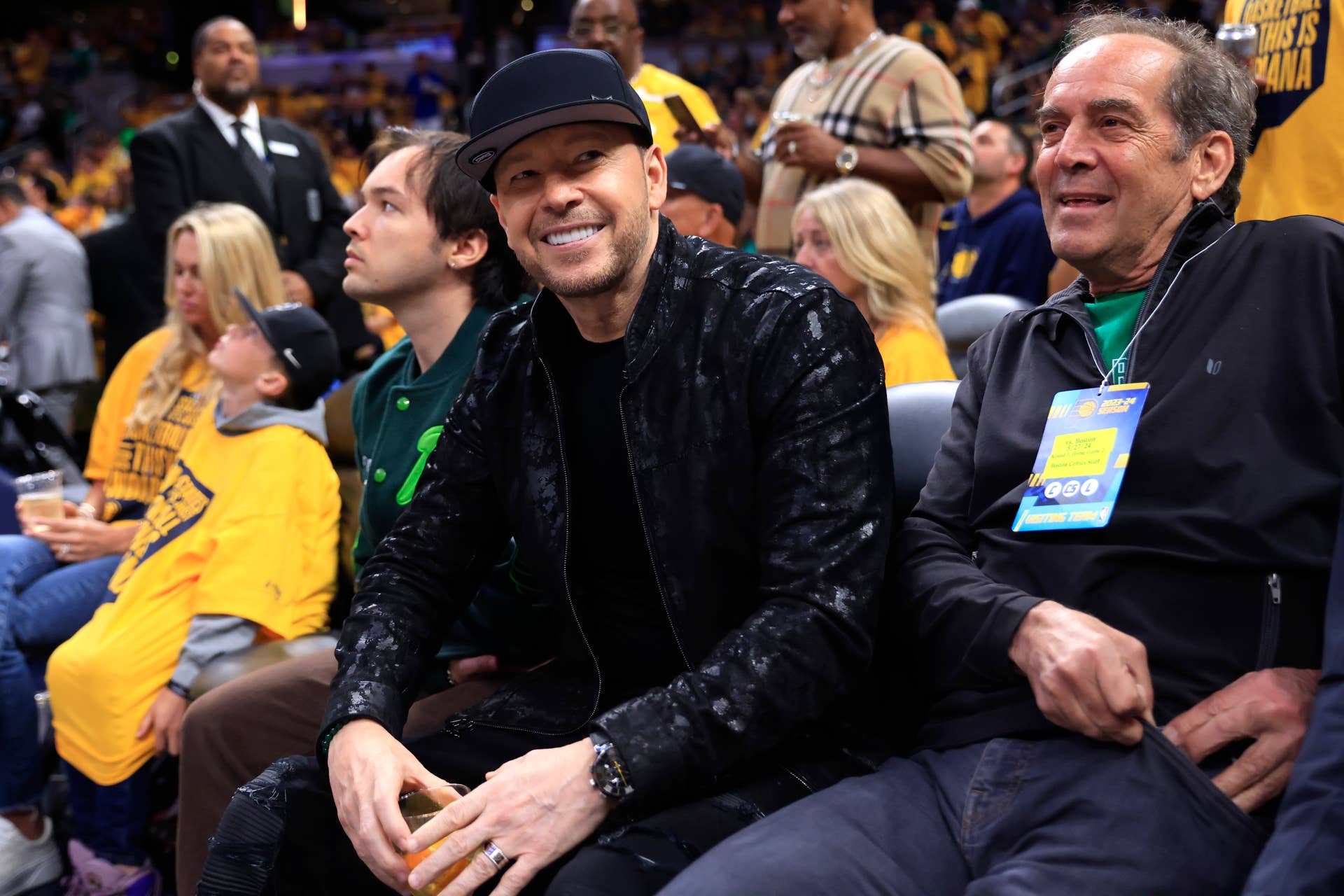 Mark Wahlberg Spotted With Brother Donnie in Rare Public Sighting - Men ...