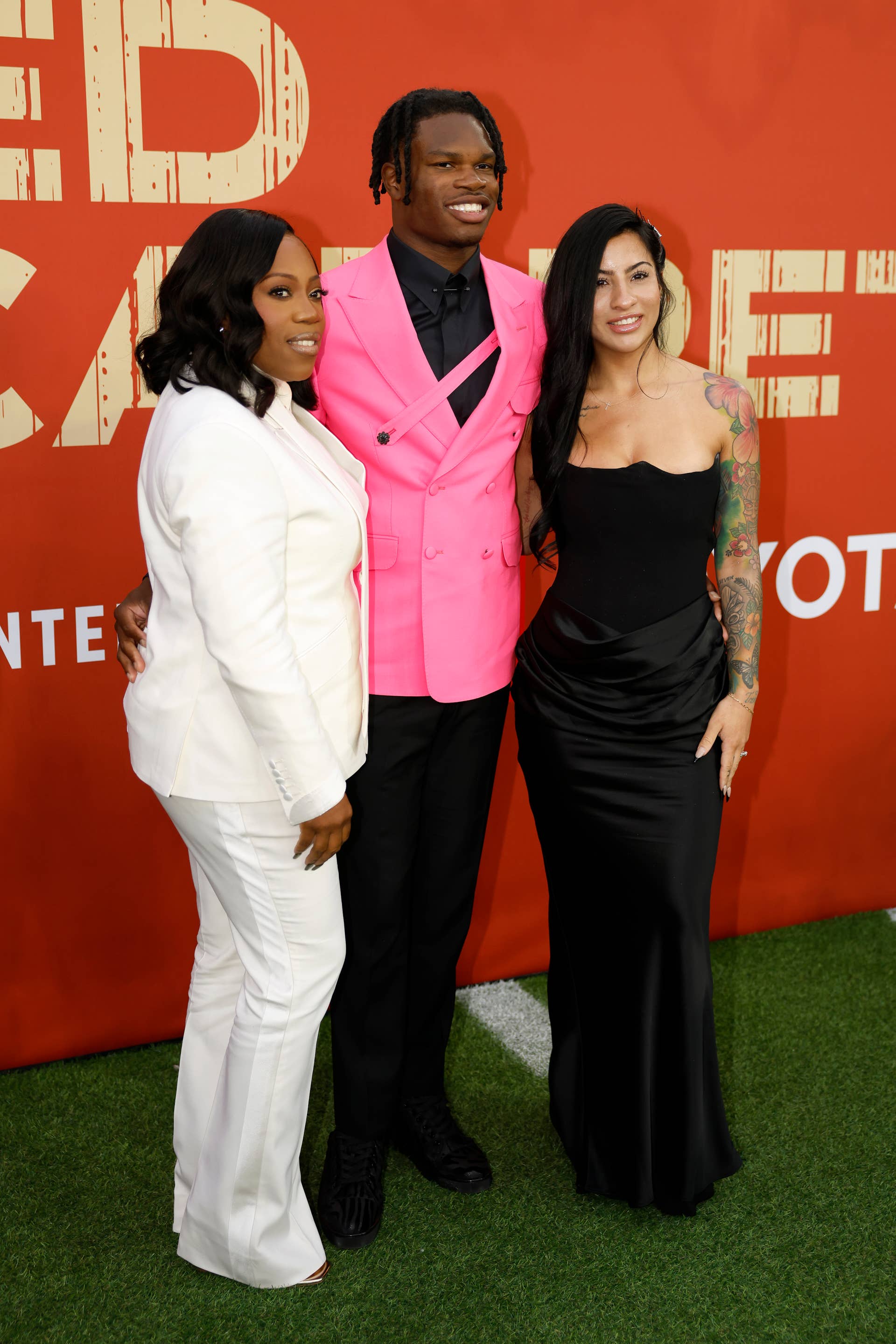 Travis Hunter, Girlfriend Leanna Lenee Stun in NFL Draft Photos - Men's ...