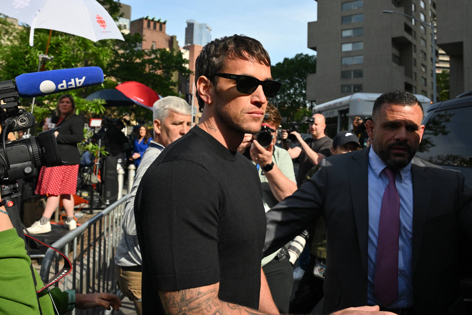 Alex Fine, Cassie Ventura's Husband, Is 'Bull-Riding' Gym Trainer - Men ...