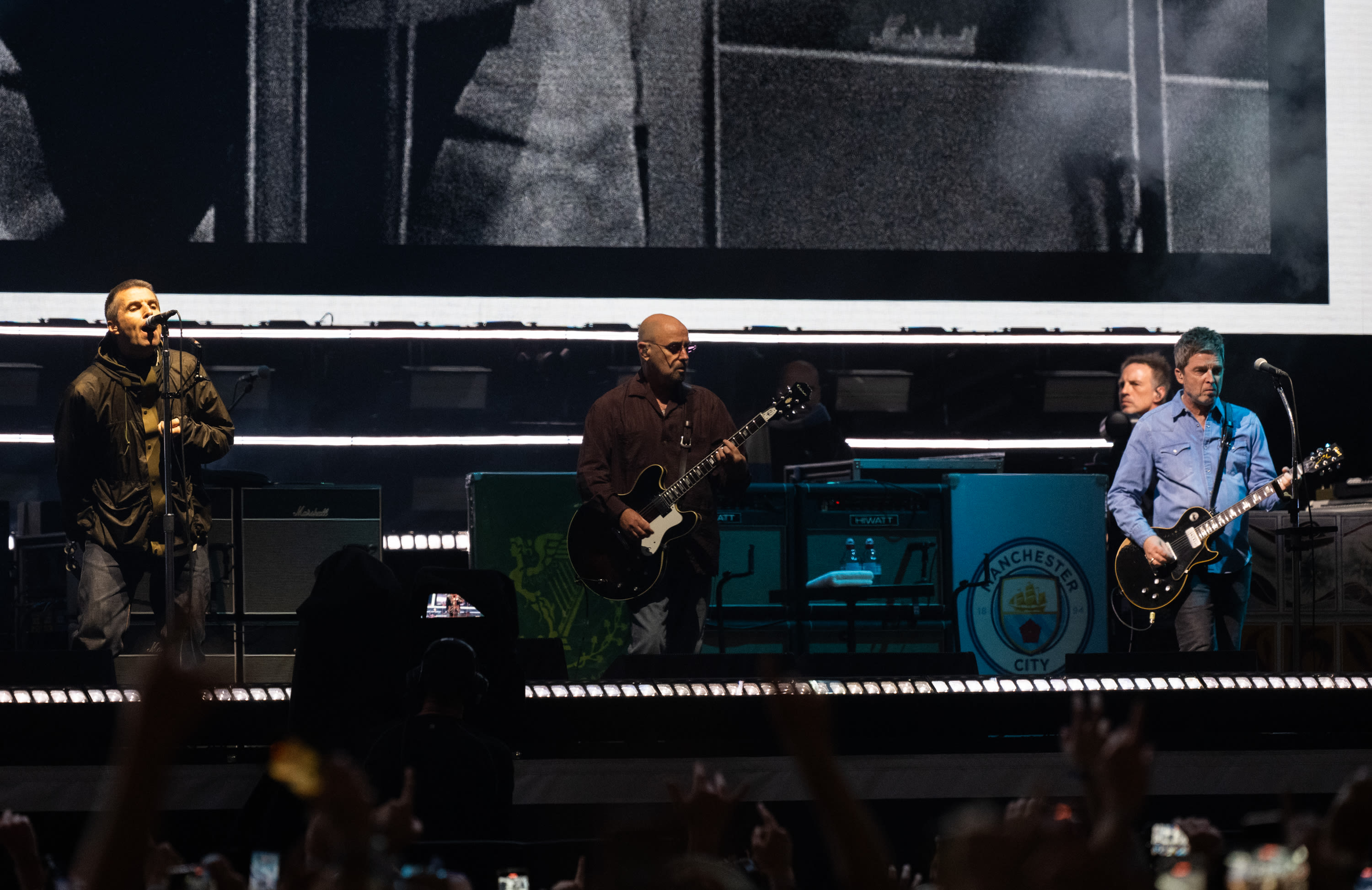 Oasis Setlist Was All '90s Songs, With One Exception - Men's Journal