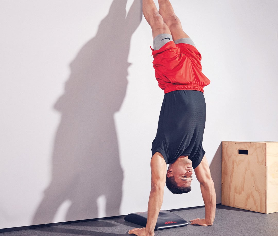 The 7 Best Bodyweight Exercises for Bigger, Stronger Shoulders - Men's ...
