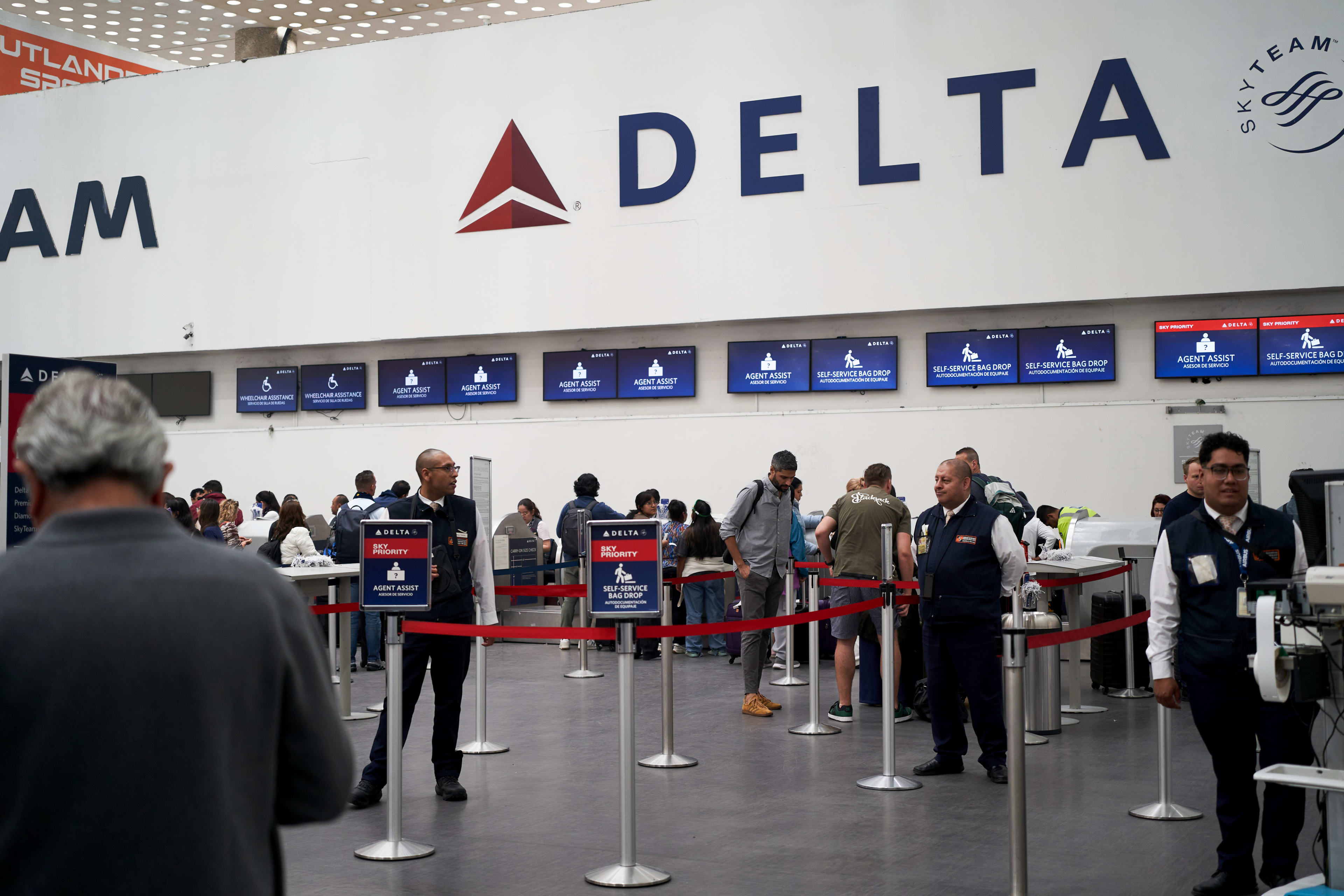 'Flustered' Delta Flight Attendant Accidently Deployed Plane's ...
