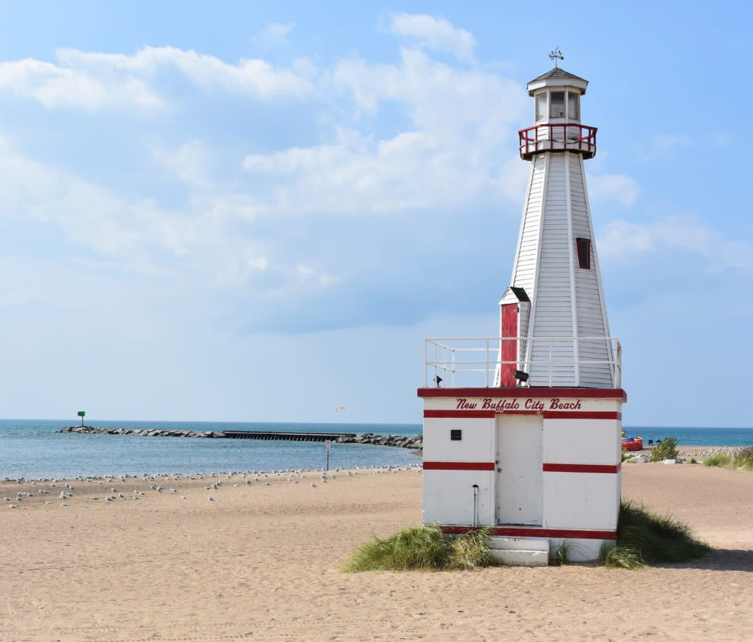 This Nearly Unknown Beach Hotel Is a Quick Chicago Escape - Men's Journal