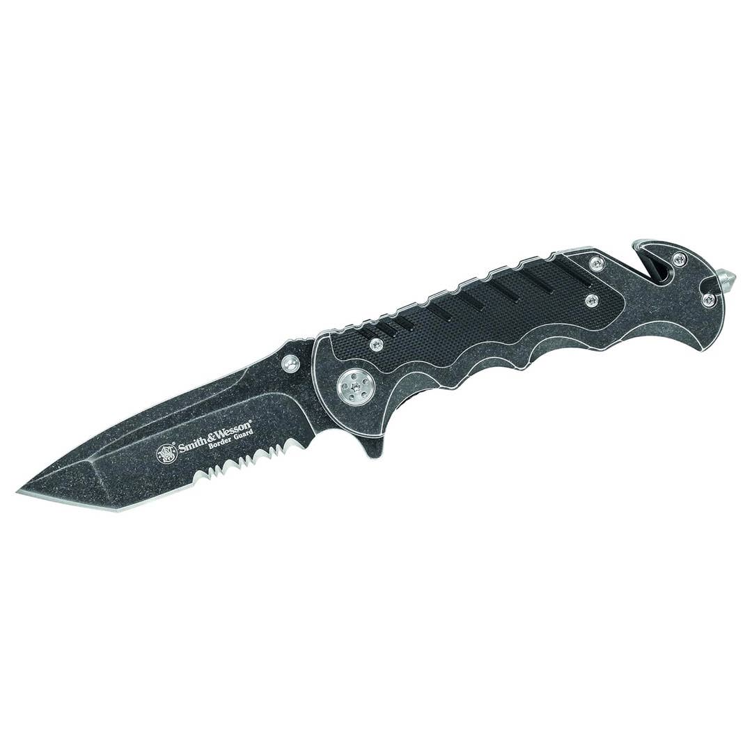 Smith & Wesson's Border Guard Folding Knife Is Now Under $20 - Men's ...