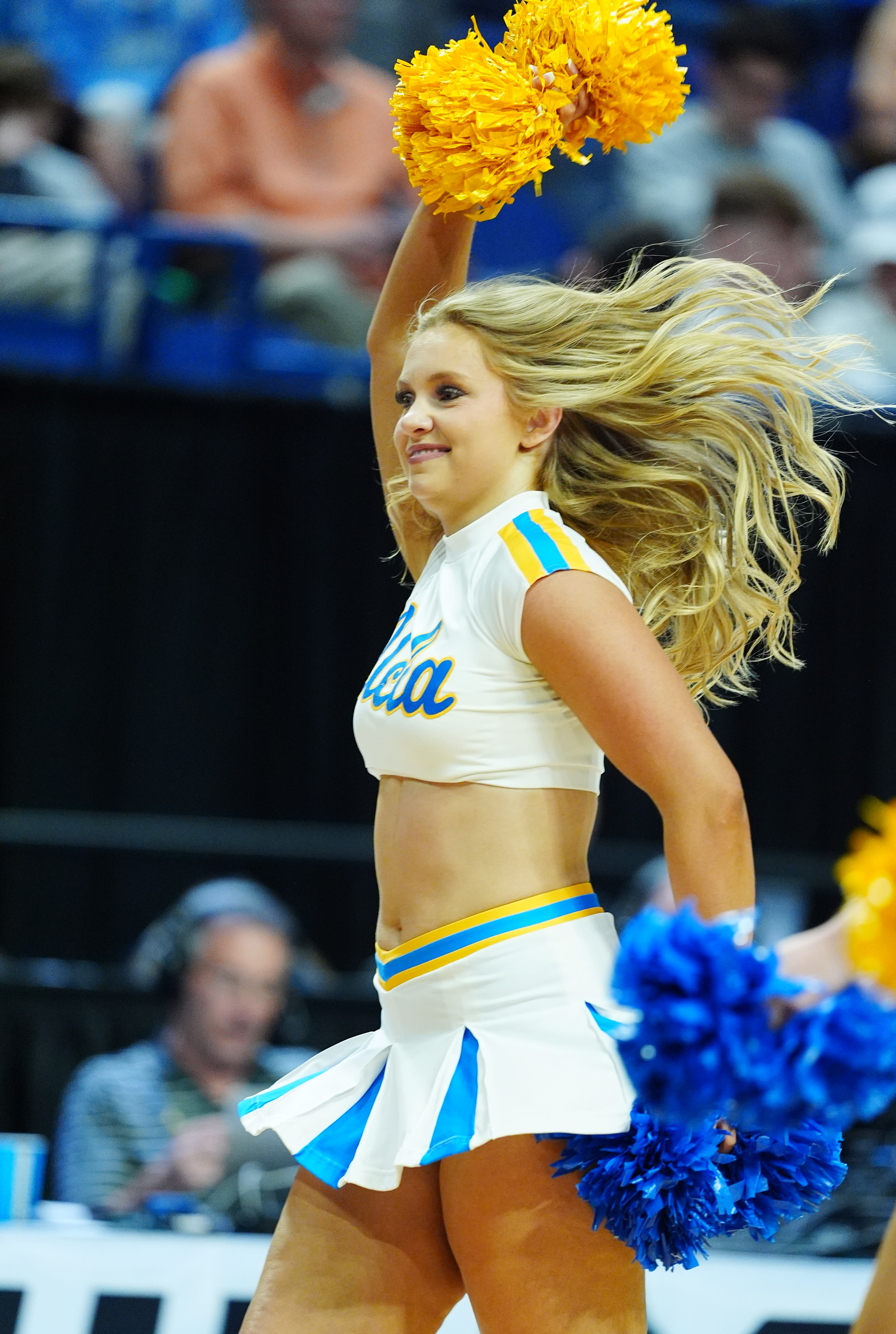 UCLA Cheerleaders Stun Crowds With Revealing Outfits, Dance Moves - Men ...