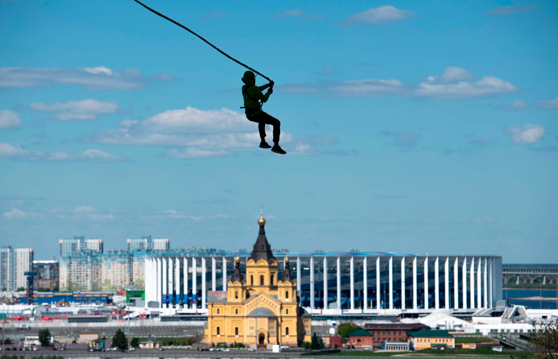 Bungee Jumper Falls 300 Feet to Death While Taking Selfie - Men's Journal