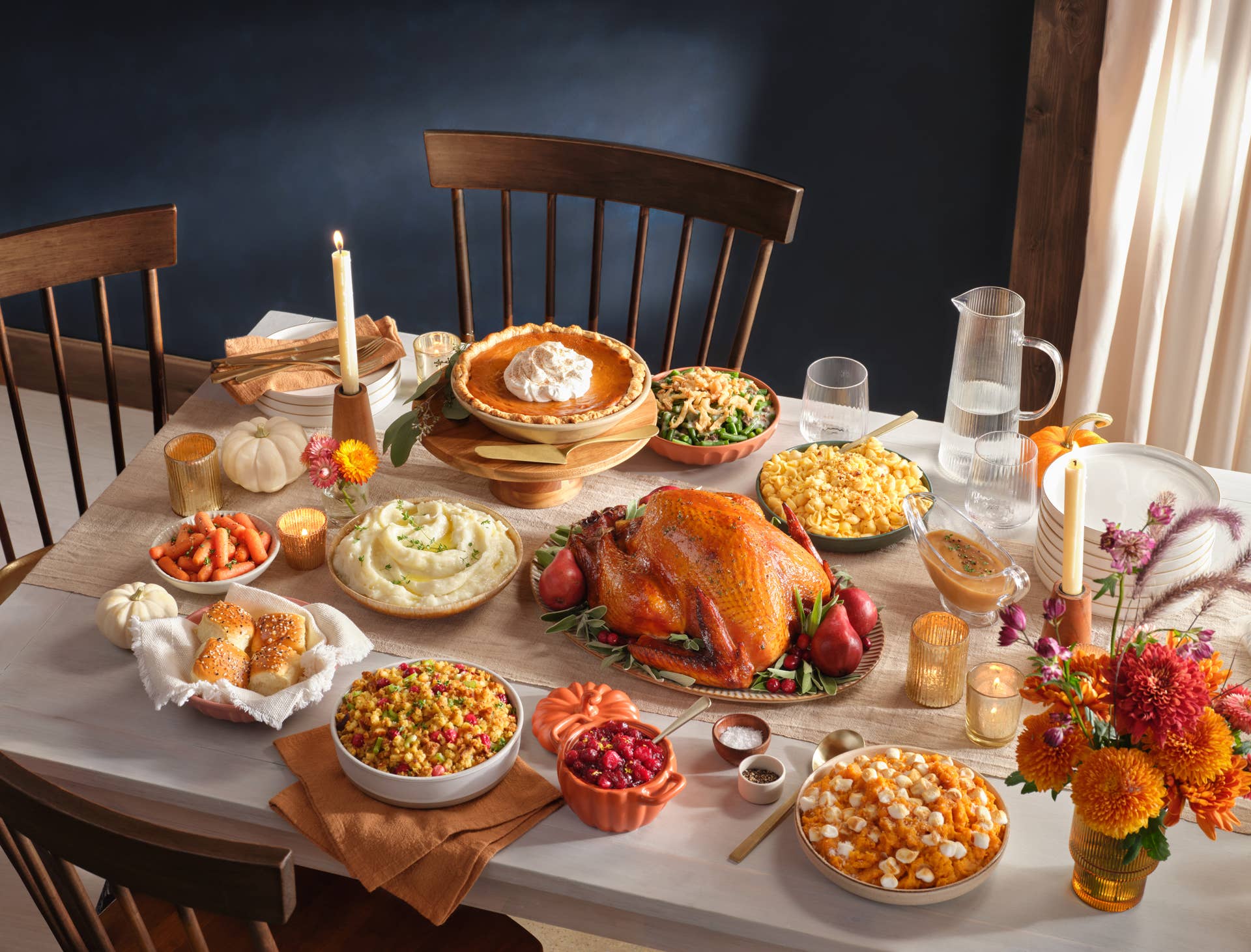 Aldi's Epic 10-Person Thanksgiving Dinner Costs Just $40 - Men's Journal