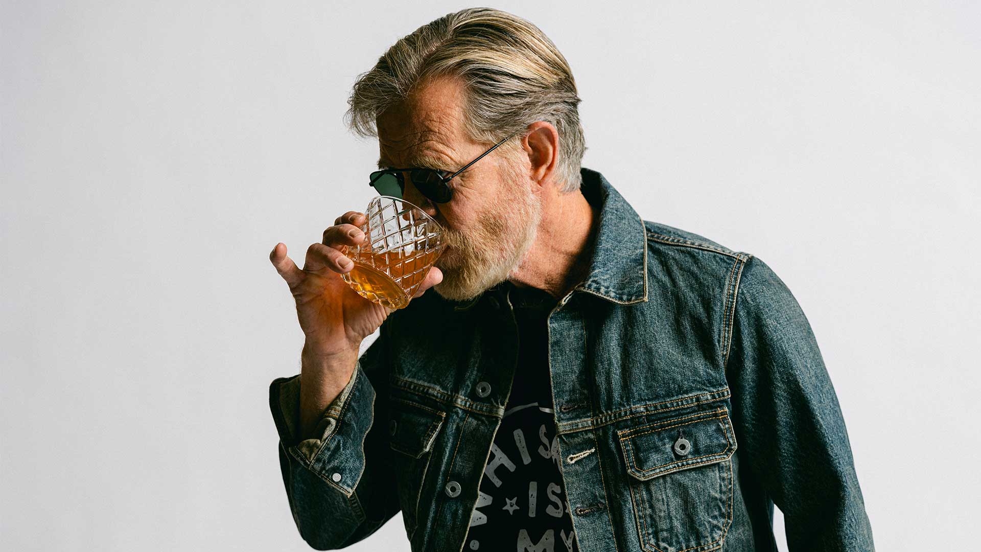 William H. Macy on the Right Way to Drink Whiskey - Men's Journal