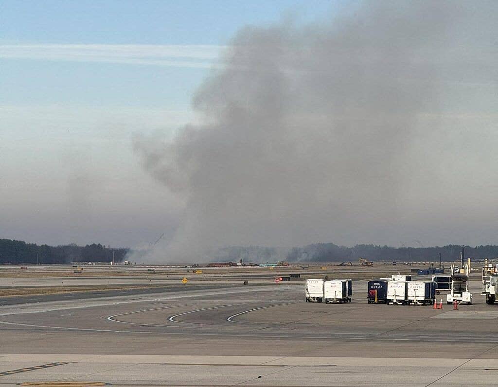 United Jet Loses Engine Power After Takeoff From Dulles - Men's Journal