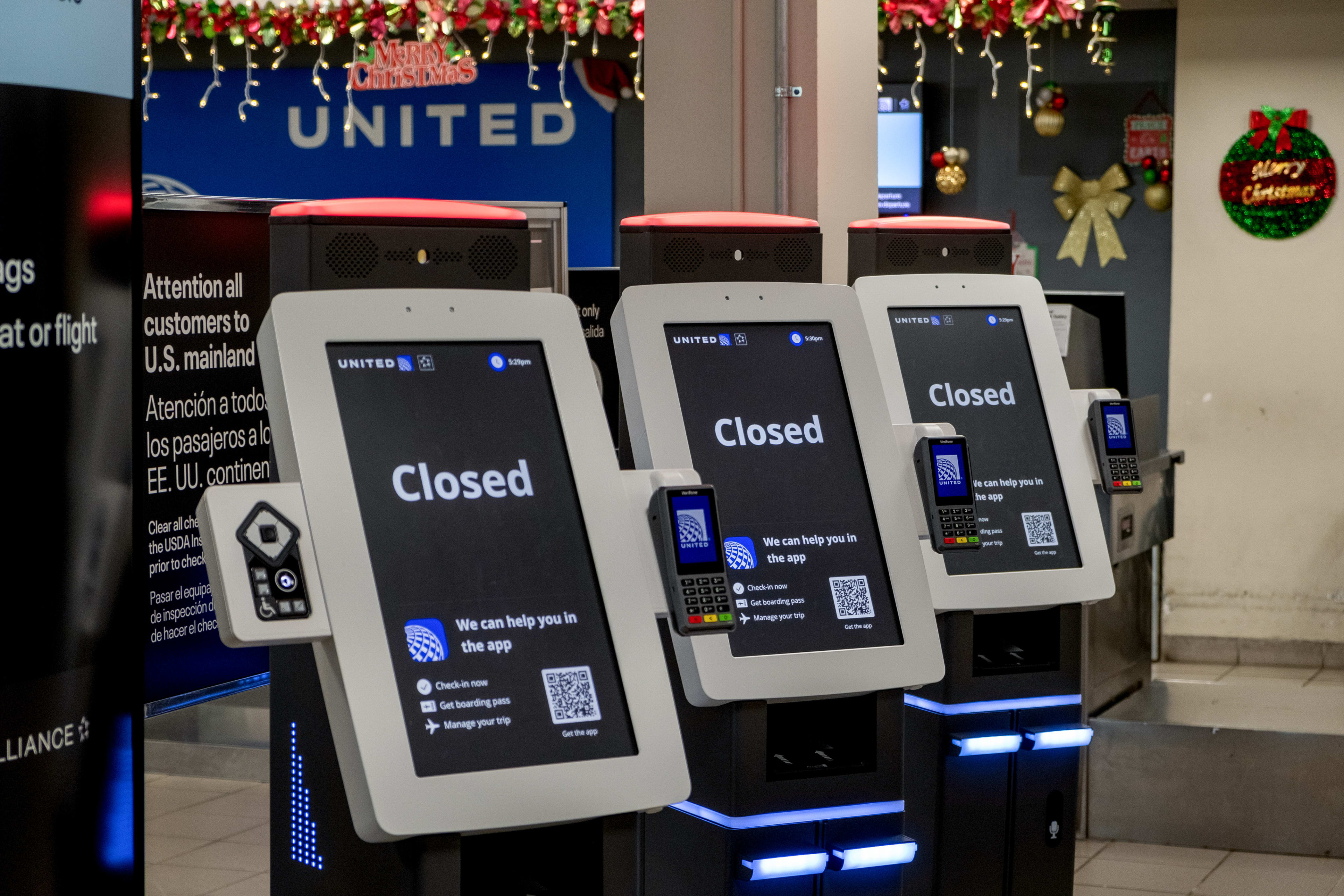 JetBlue, United & American Airlines Cancel 400 Flights, Stranding ...