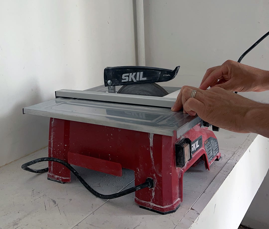 Skil 7-Inch Wet Tile Saw Review: Best Small Tile Saw for DIY? - Men's ...