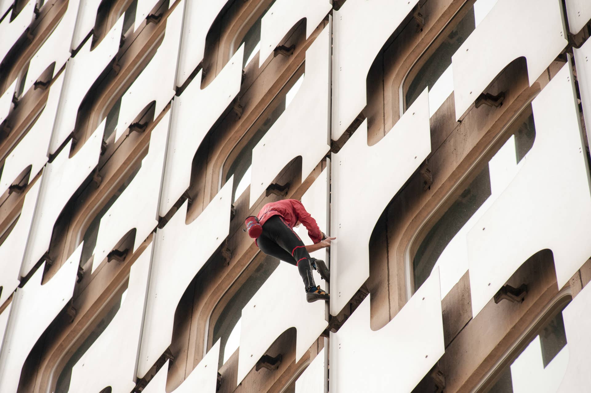 Netflix Had a Plan for Catastrophic Failure at Live Honnold Climb - Men ...