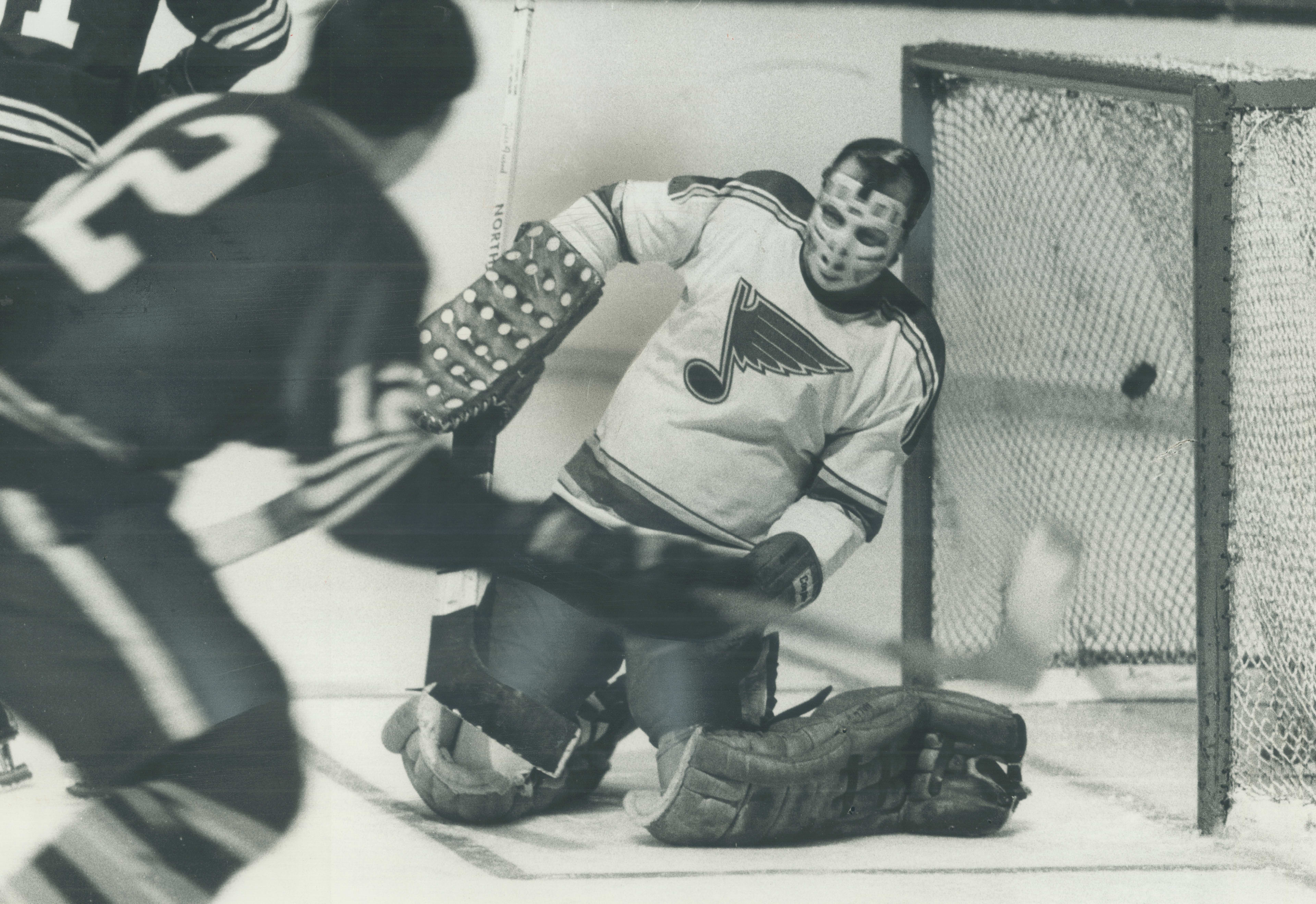 Glenn Hall, 94, Hockey Hall of Fame Goalie Dies With Record Intact ...